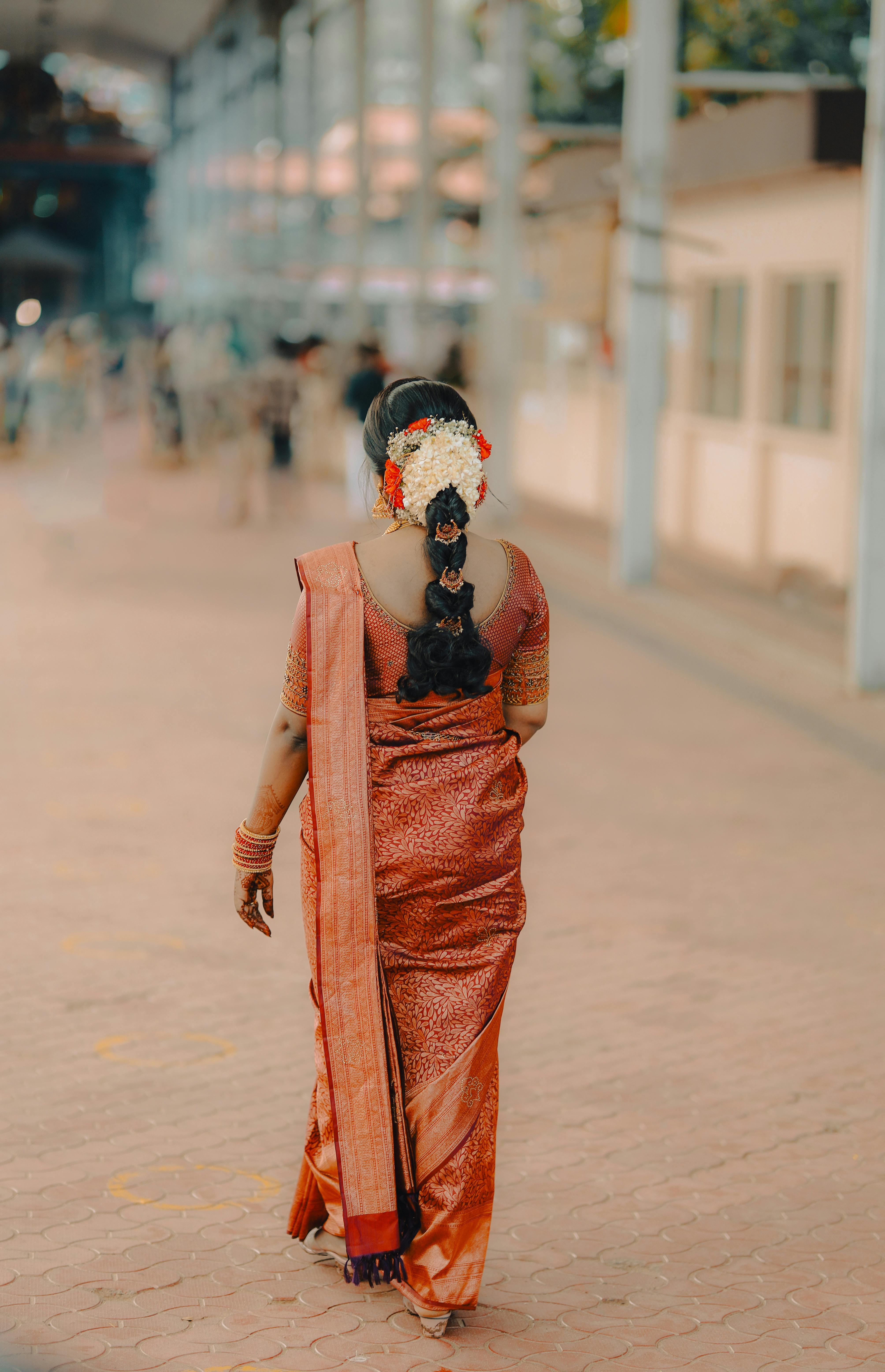 Back View Of Indian Woman In Saree Photos, Download The BEST Free Back ...