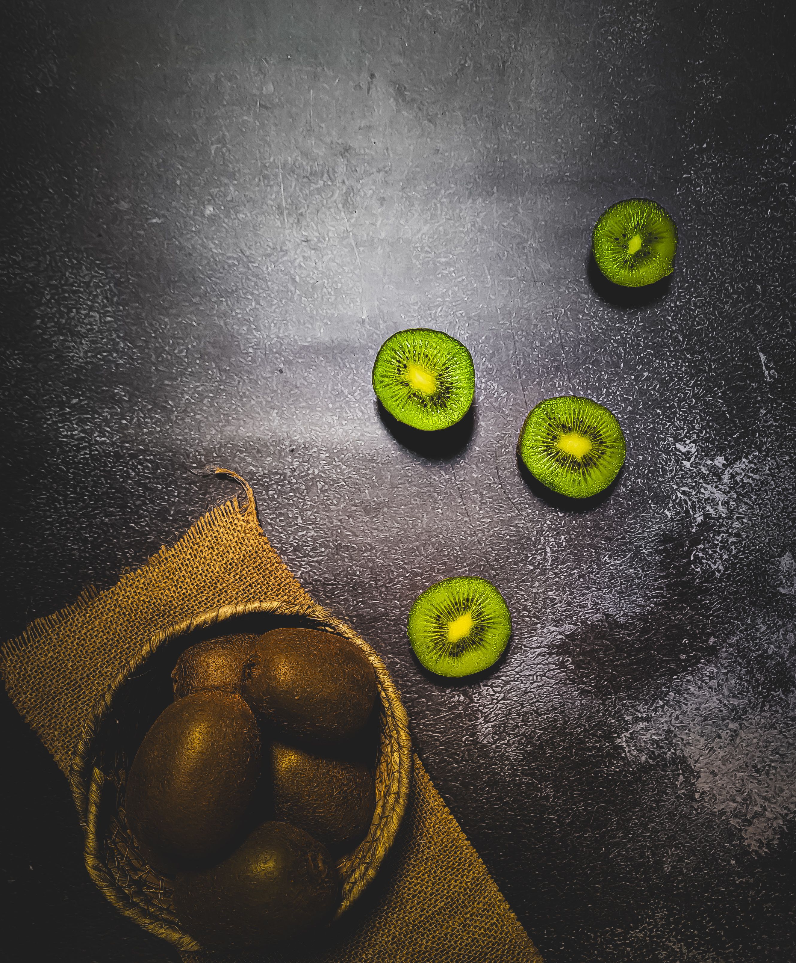 Fresh Kiwi Fruit Display on Dark Background · Free Stock Photo