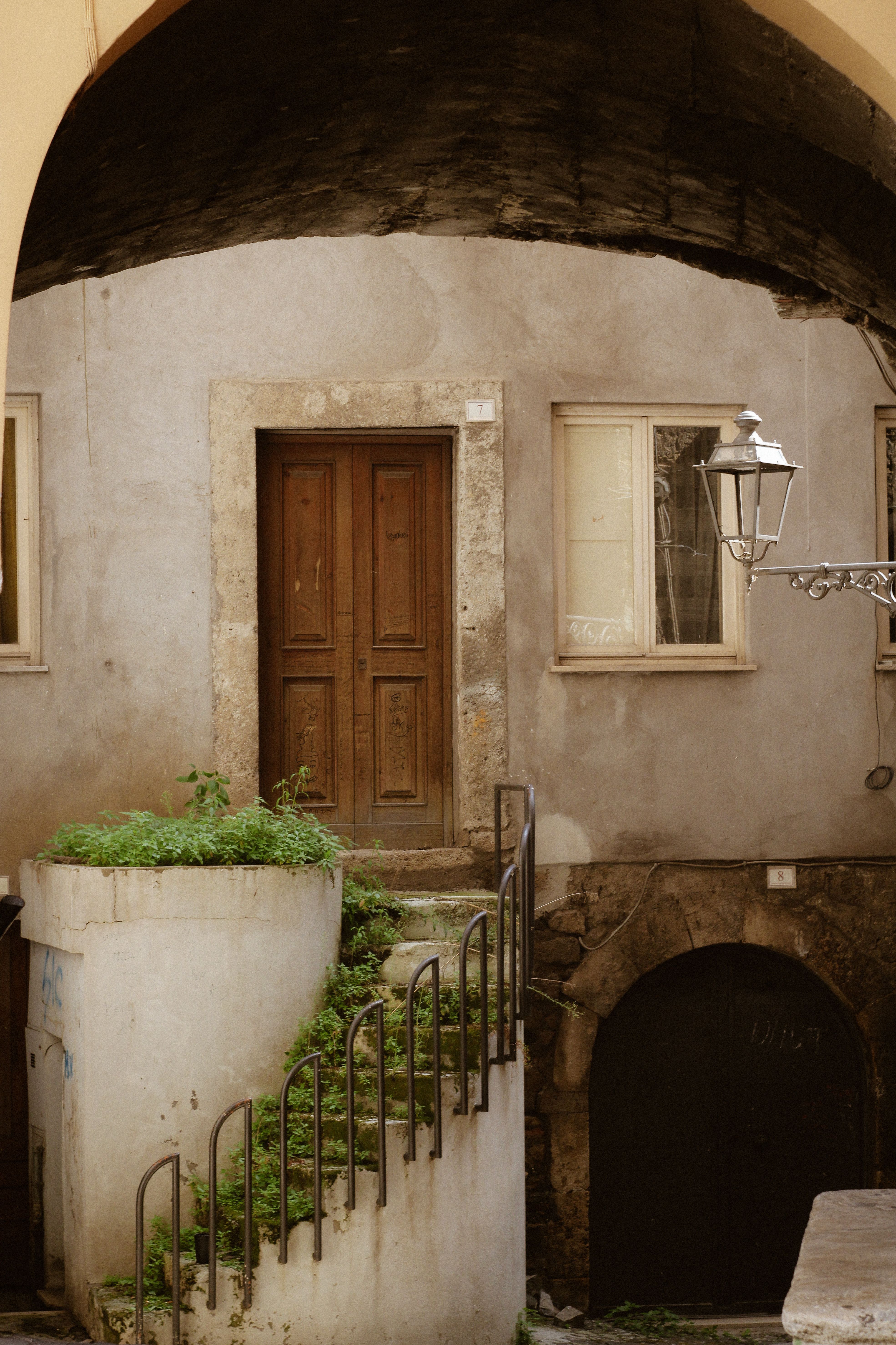 Charming Rustic Doorway with Stone Steps and Ivy · Free Stock Photo
