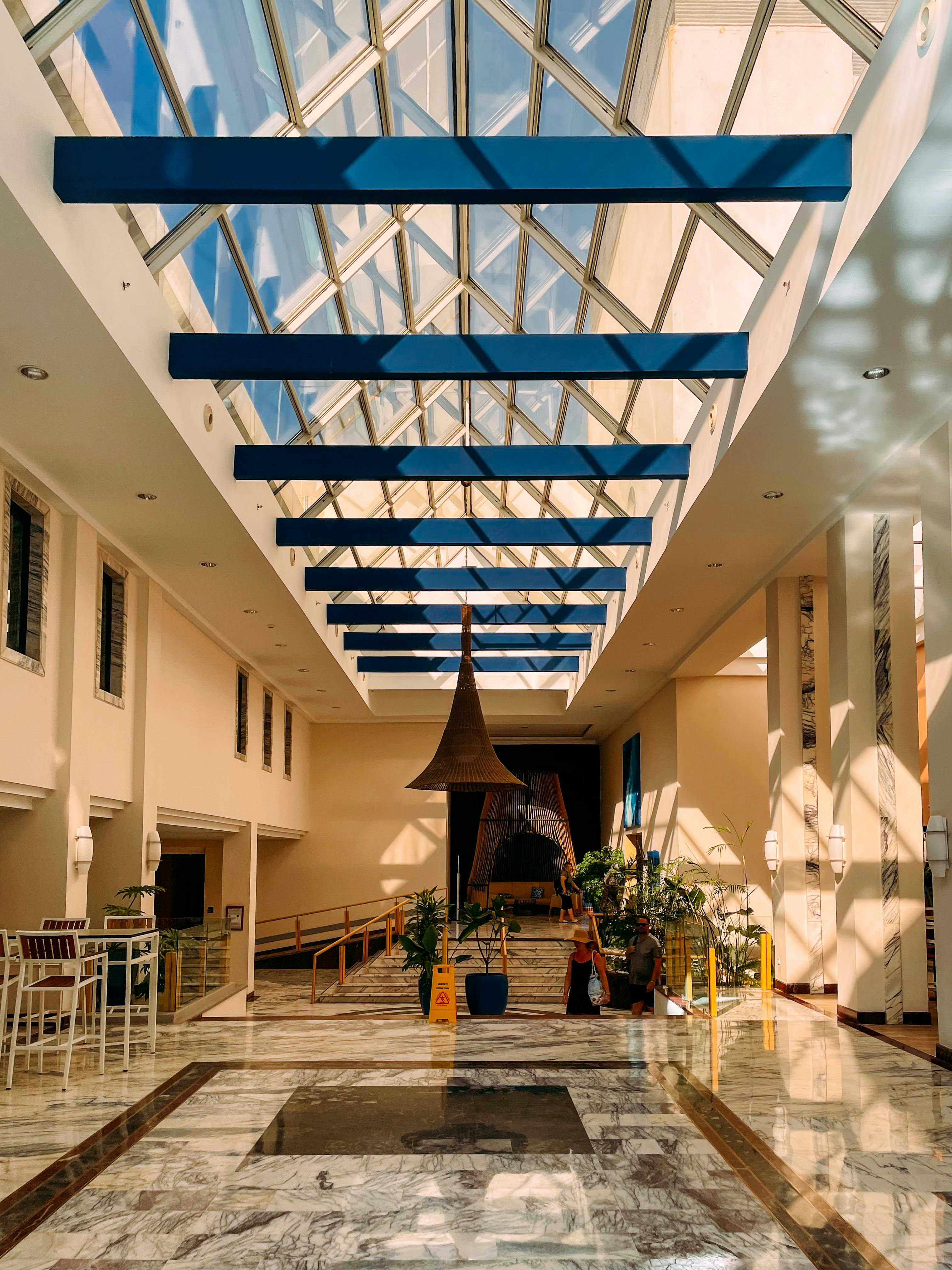 Spacious Modern Atrium with Natural Lighting · Free Stock Photo