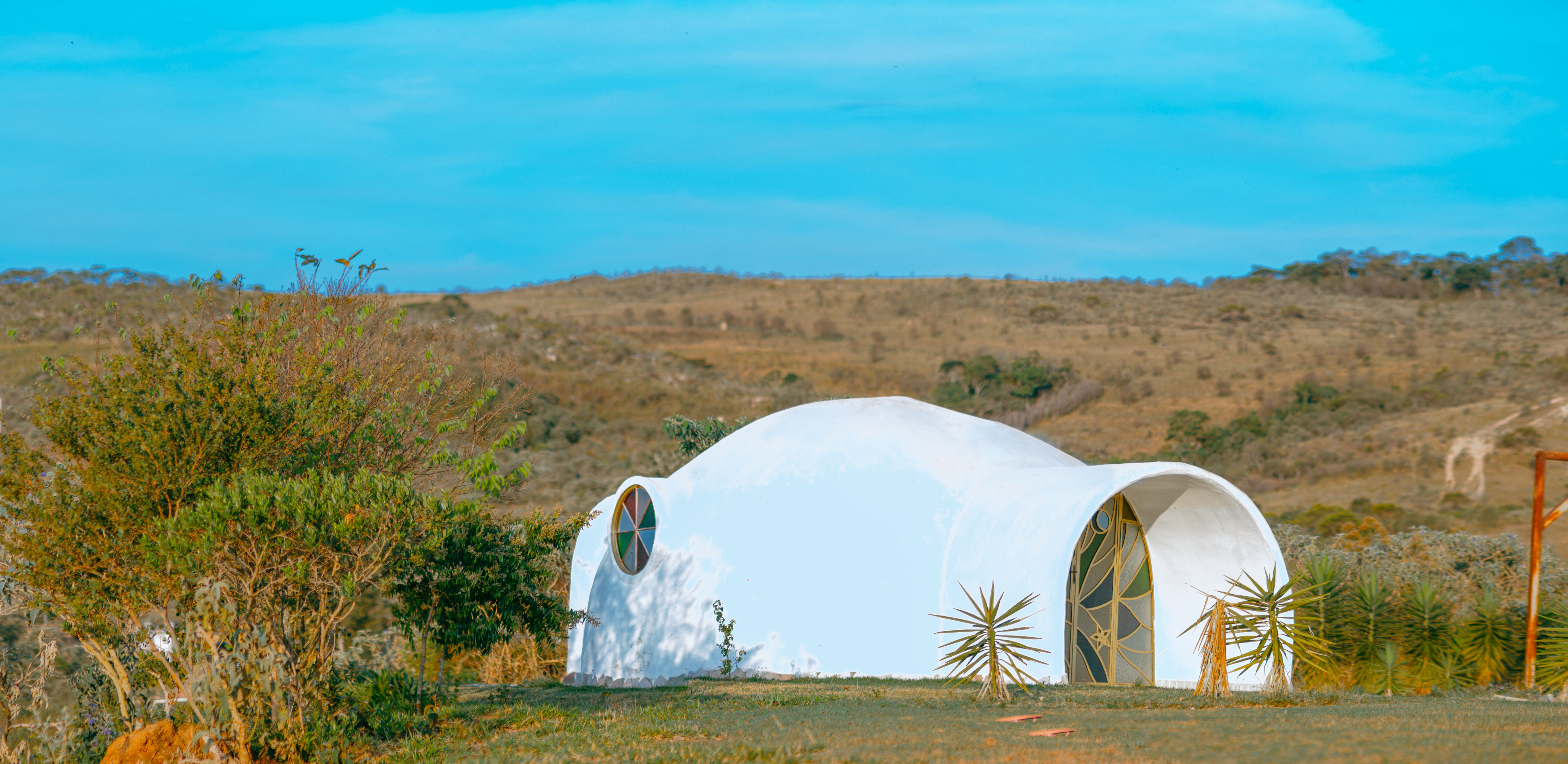 Unique Dome House in Serene Countryside Setting · Free Stock Photo