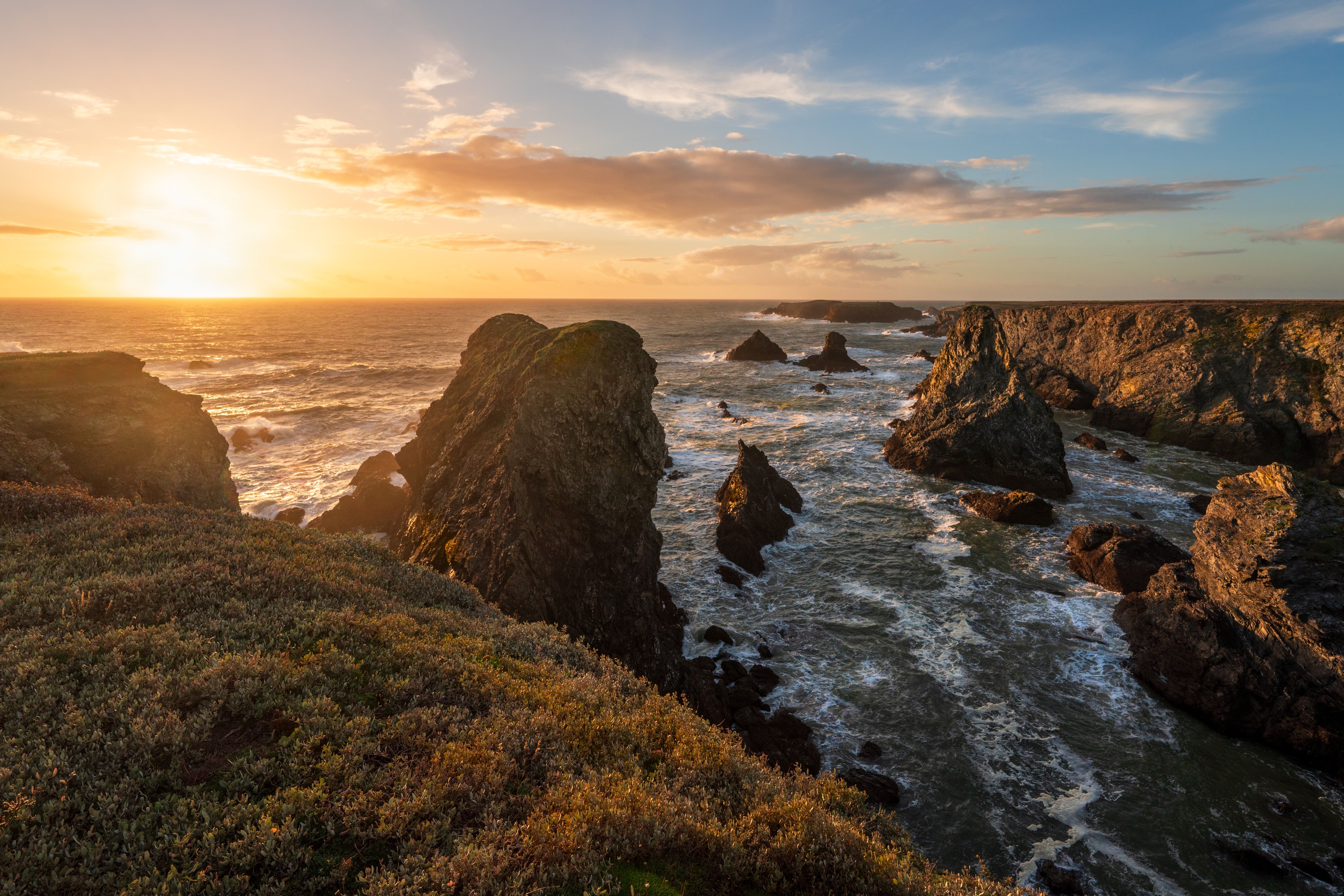 Stunning Sunset Over Bretagne Cliffs · Free Stock Photo