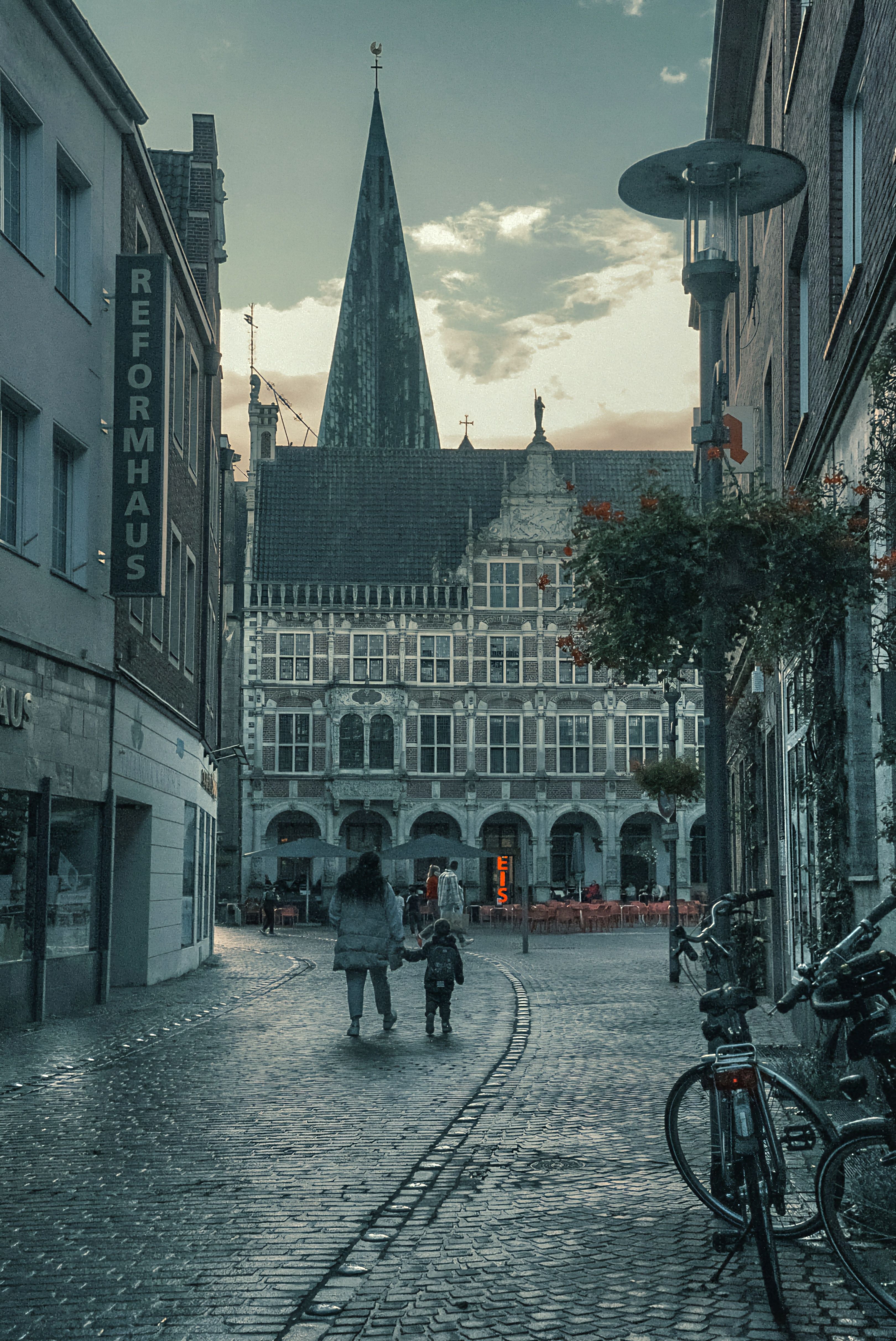 Charming European Street with Historic Architecture · Free Stock Photo