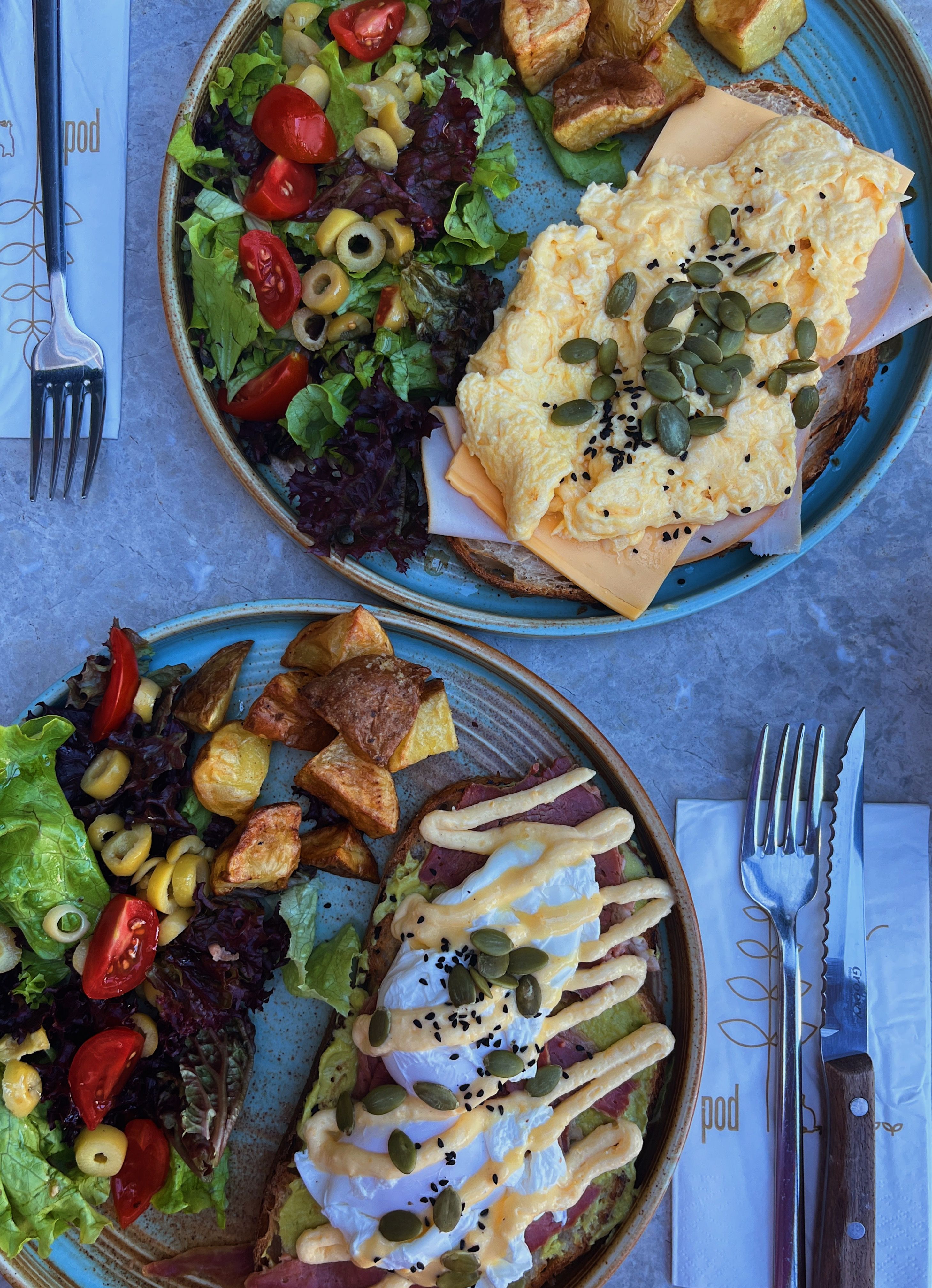 Délicieux Brunch Turc Avec Salades Fraîches Et œufs · Photo gratuite