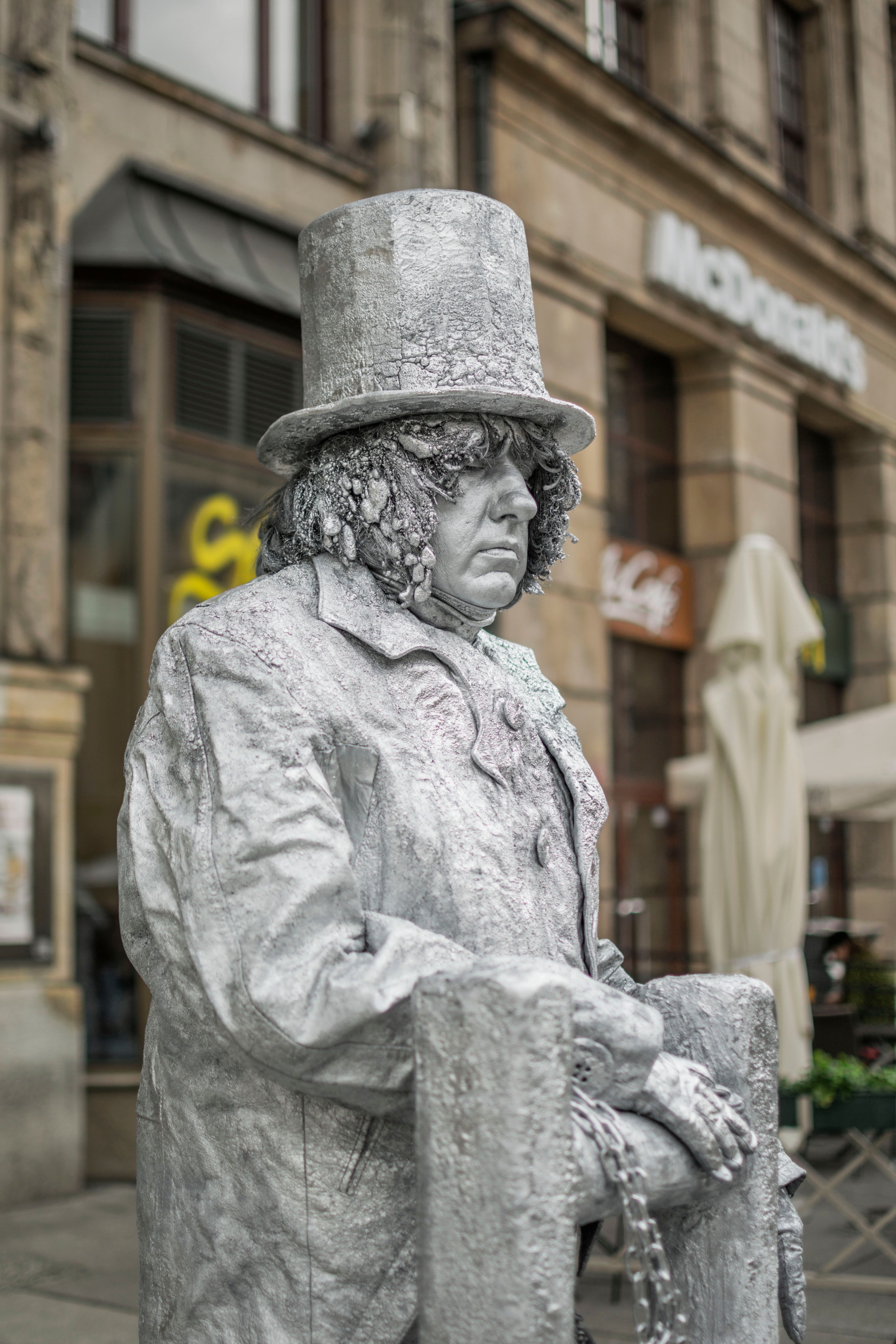 Silver Street Performer in Wrocław Cityscape · Free Stock Photo