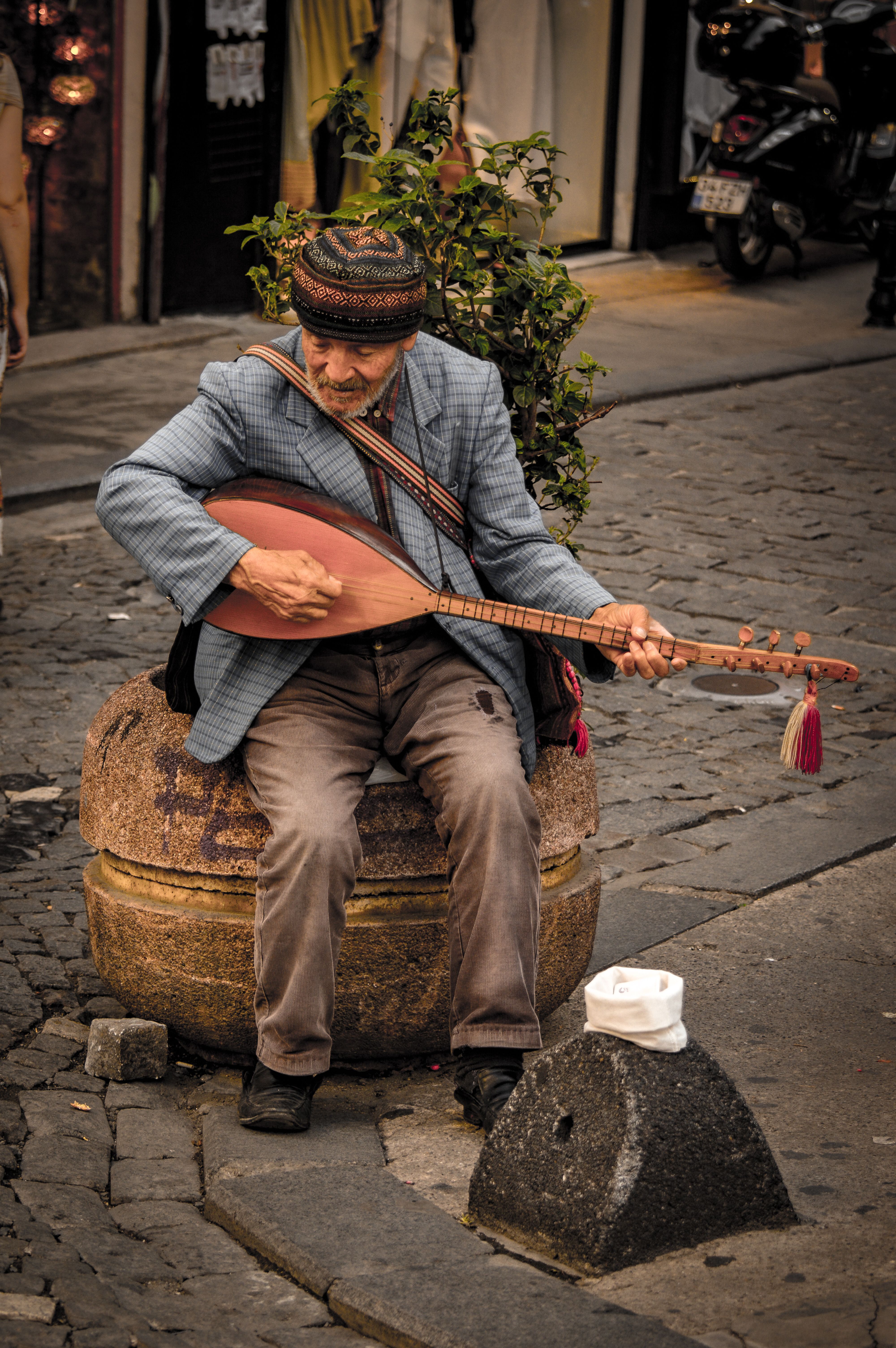 Elderly Street Musician Playing Oud in Istanbul · Free Stock Photo