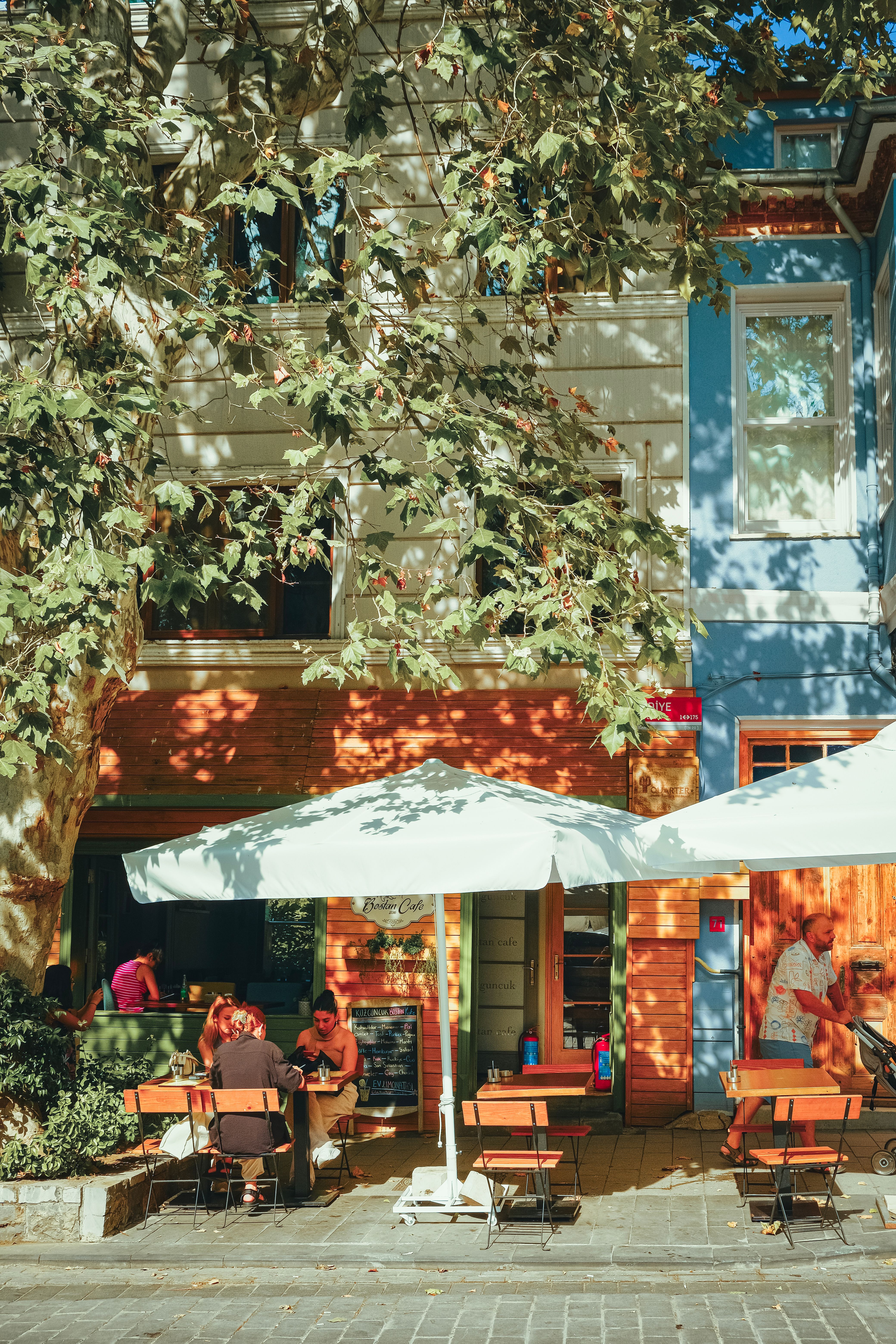 Charming Outdoor Cafe with Autumn Vibes · Free Stock Photo