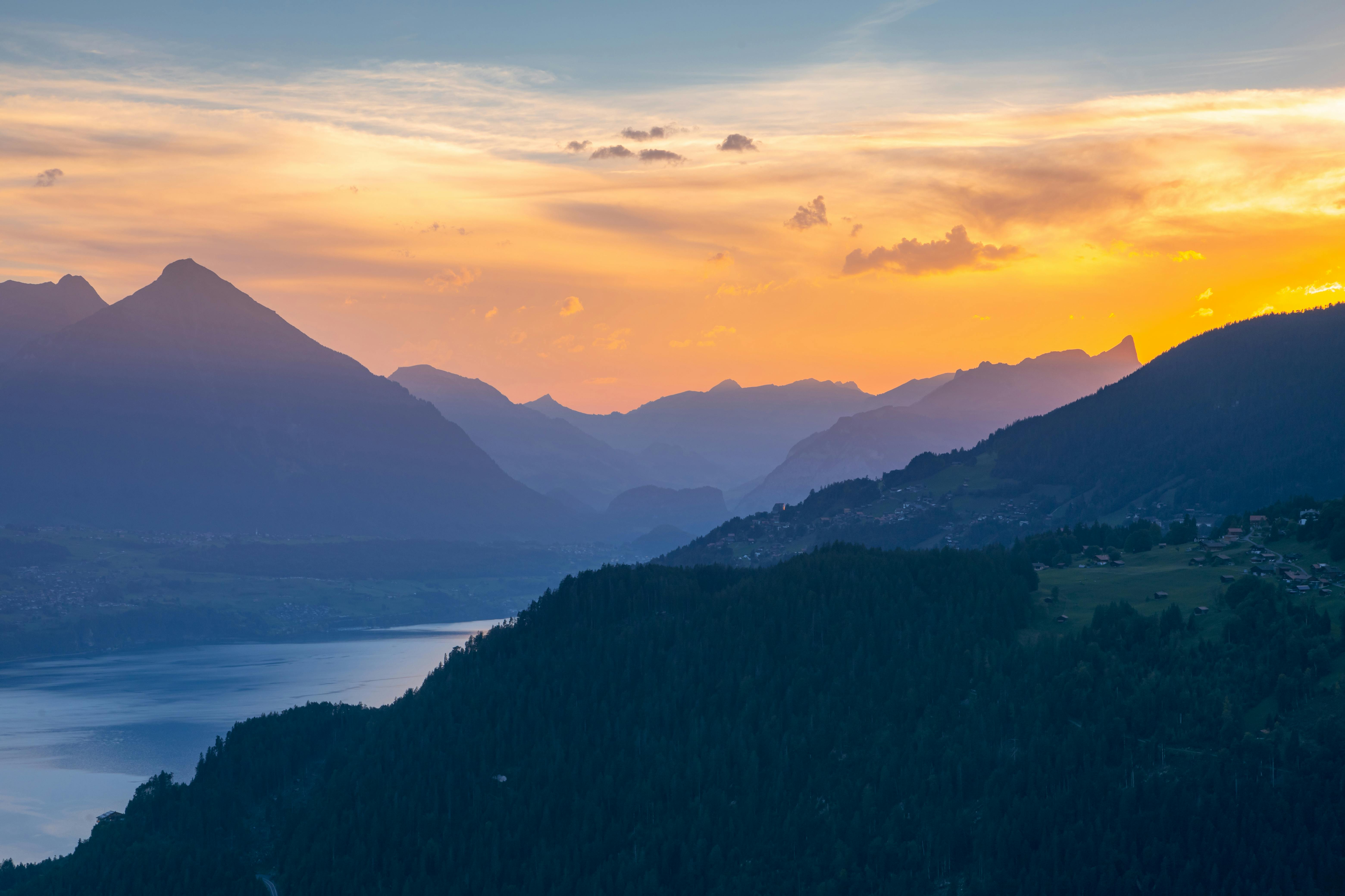 Stunning Lake and Mountain Sunset Landscape · Free Stock Photo