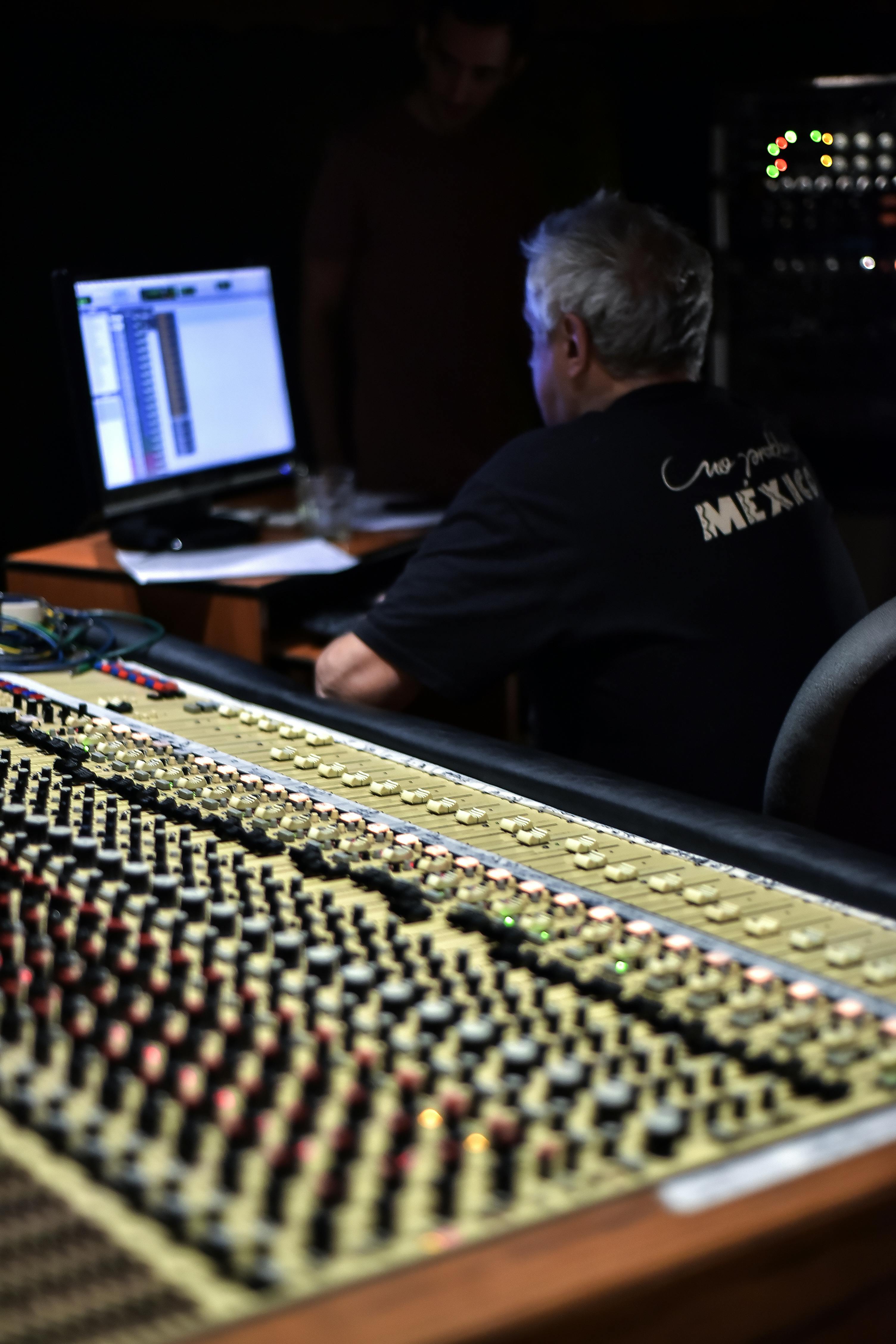 Professional Audio Engineer in Recording Studio · Free Stock Photo