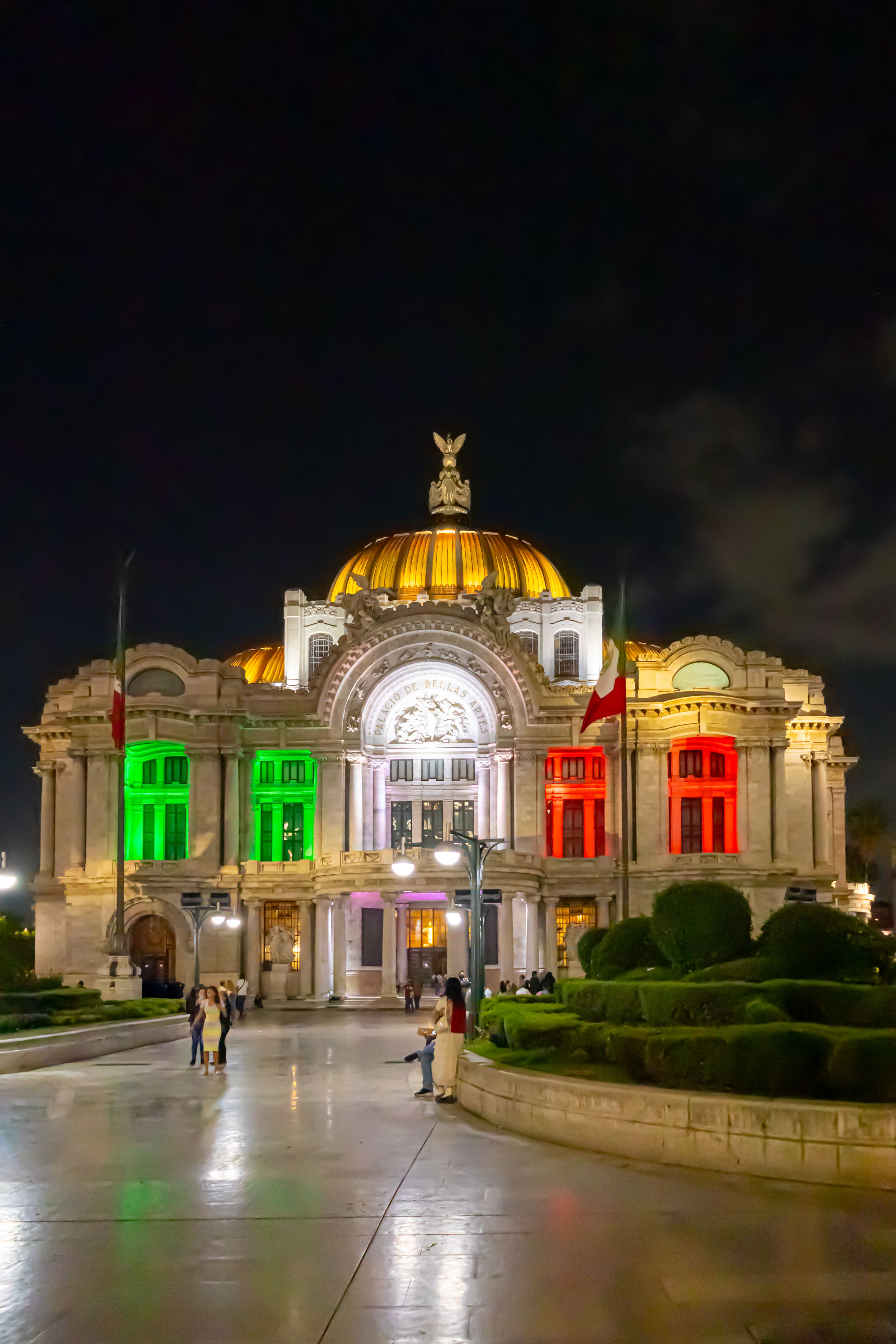 Palacio de Bellas Artes in Mexico City at Night · Free Stock Photo