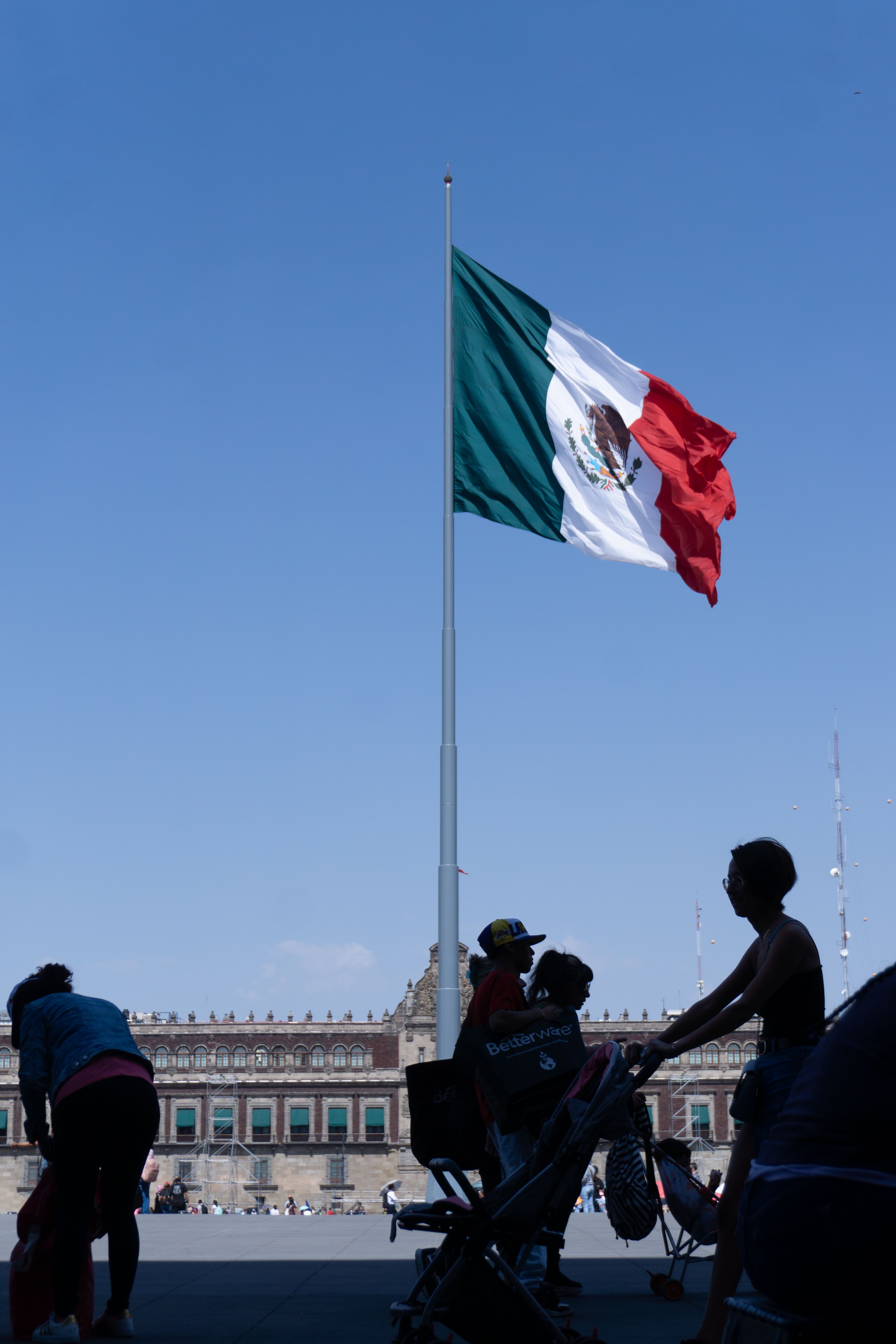 Gran Bandera Mexicana En El Zócalo De La Ciudad De México · Foto de ...