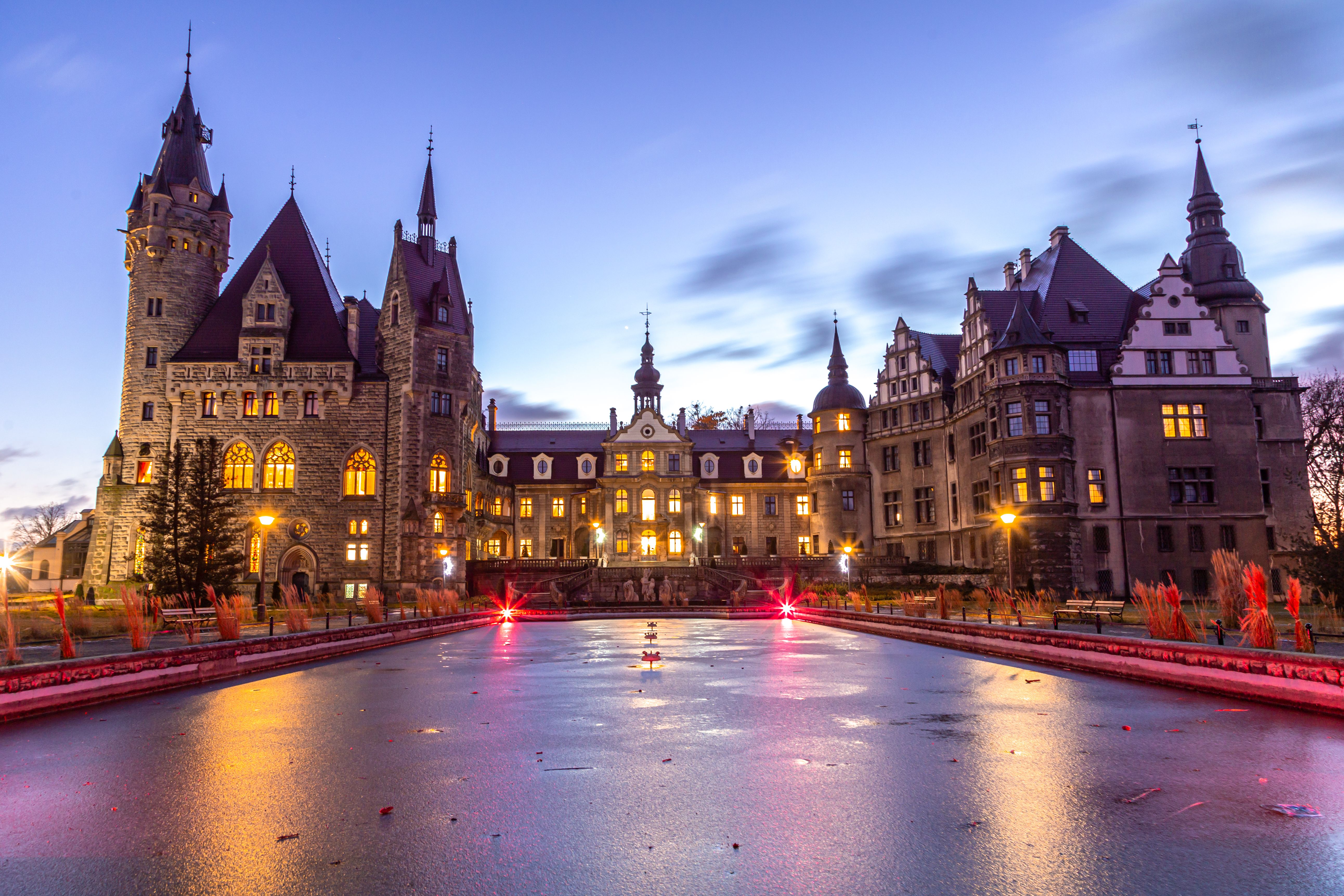 Majestic Castle at Twilight with Reflections · Free Stock Photo