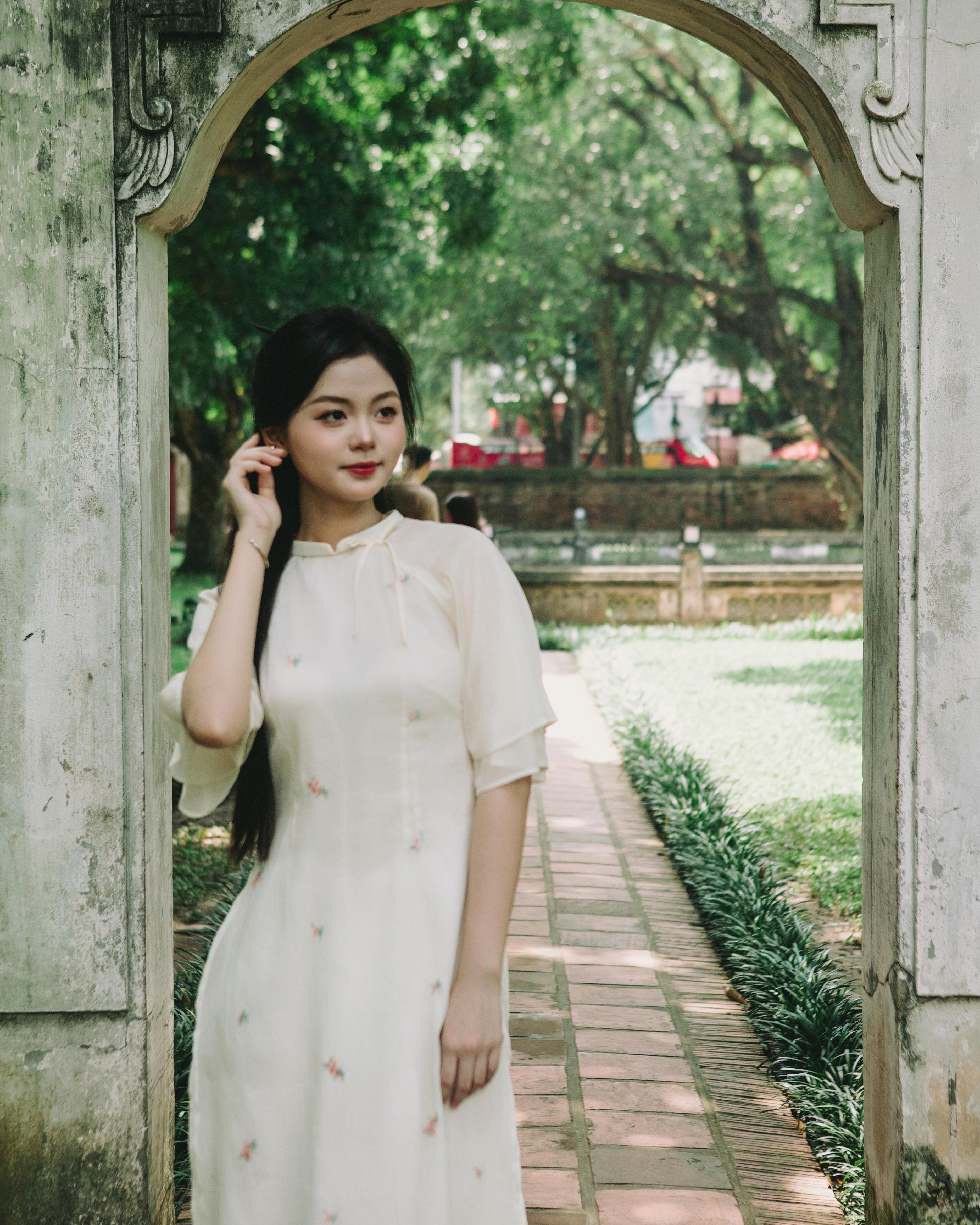 Potrait Women Garden Photos, Download The BEST Free Potrait Women ...