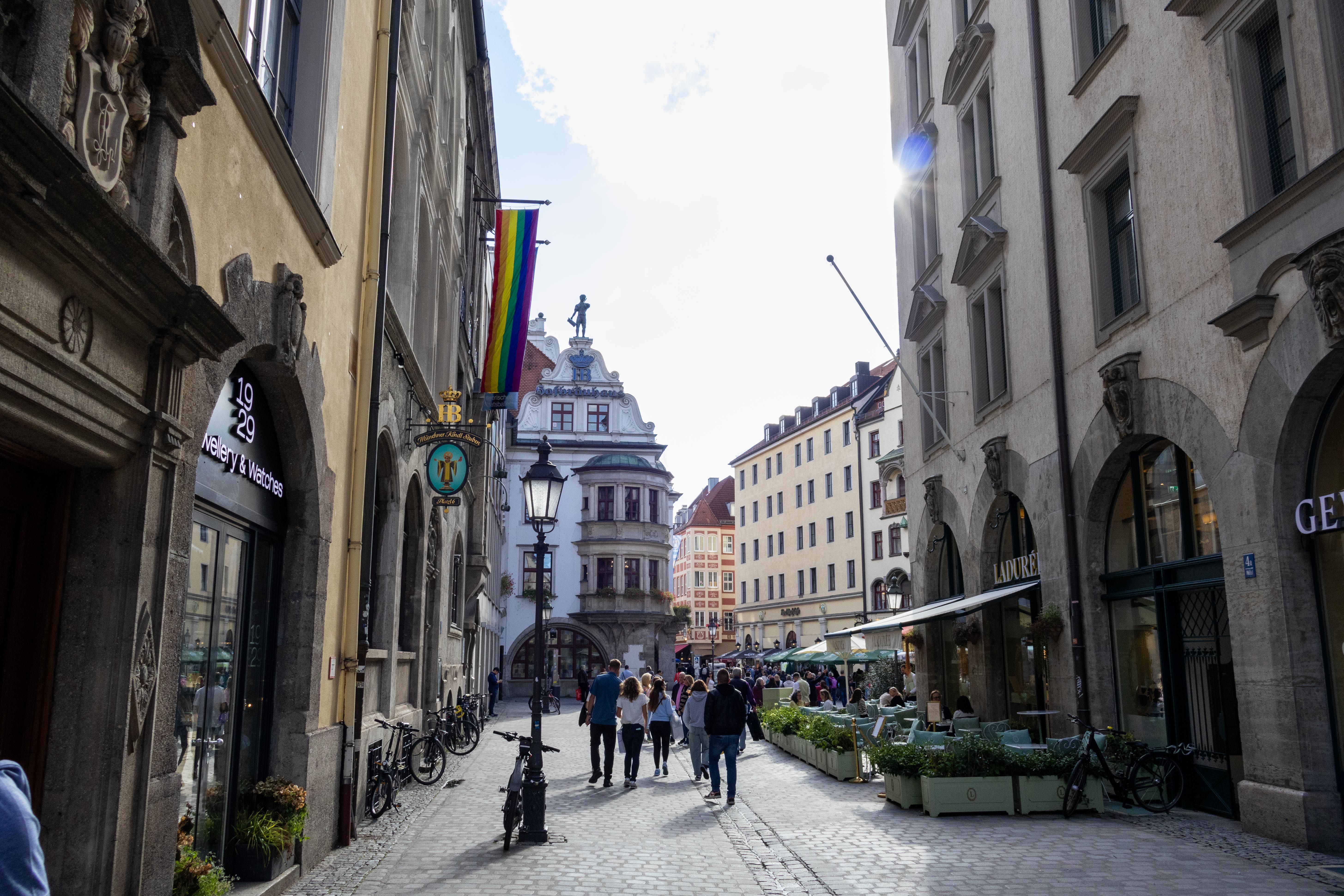 Charming Munich Street with Historic European Architecture · Free Stock ...