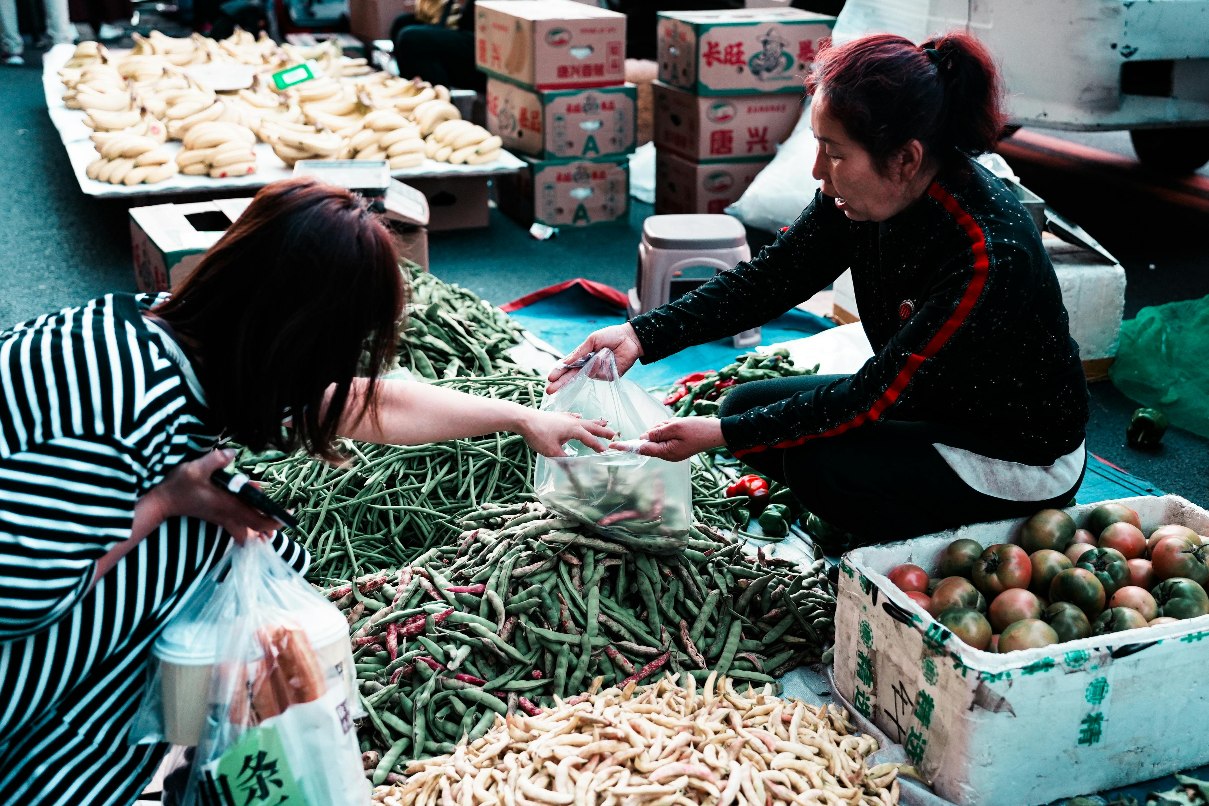 Vibrant Street Market Scene with Fresh Vegetables · Free Stock Photo
