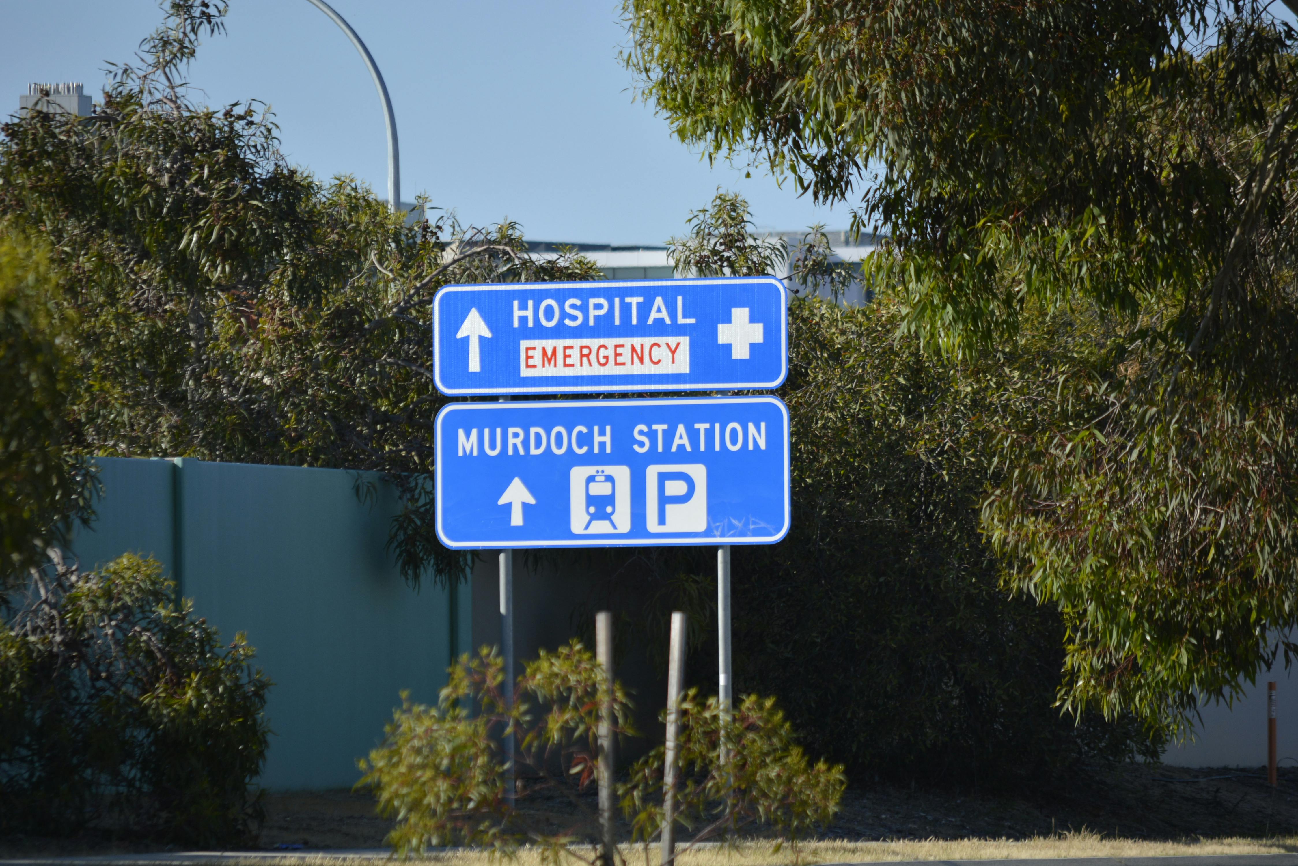 Directional Signs to Murdoch Hospital and Station · Free Stock Photo