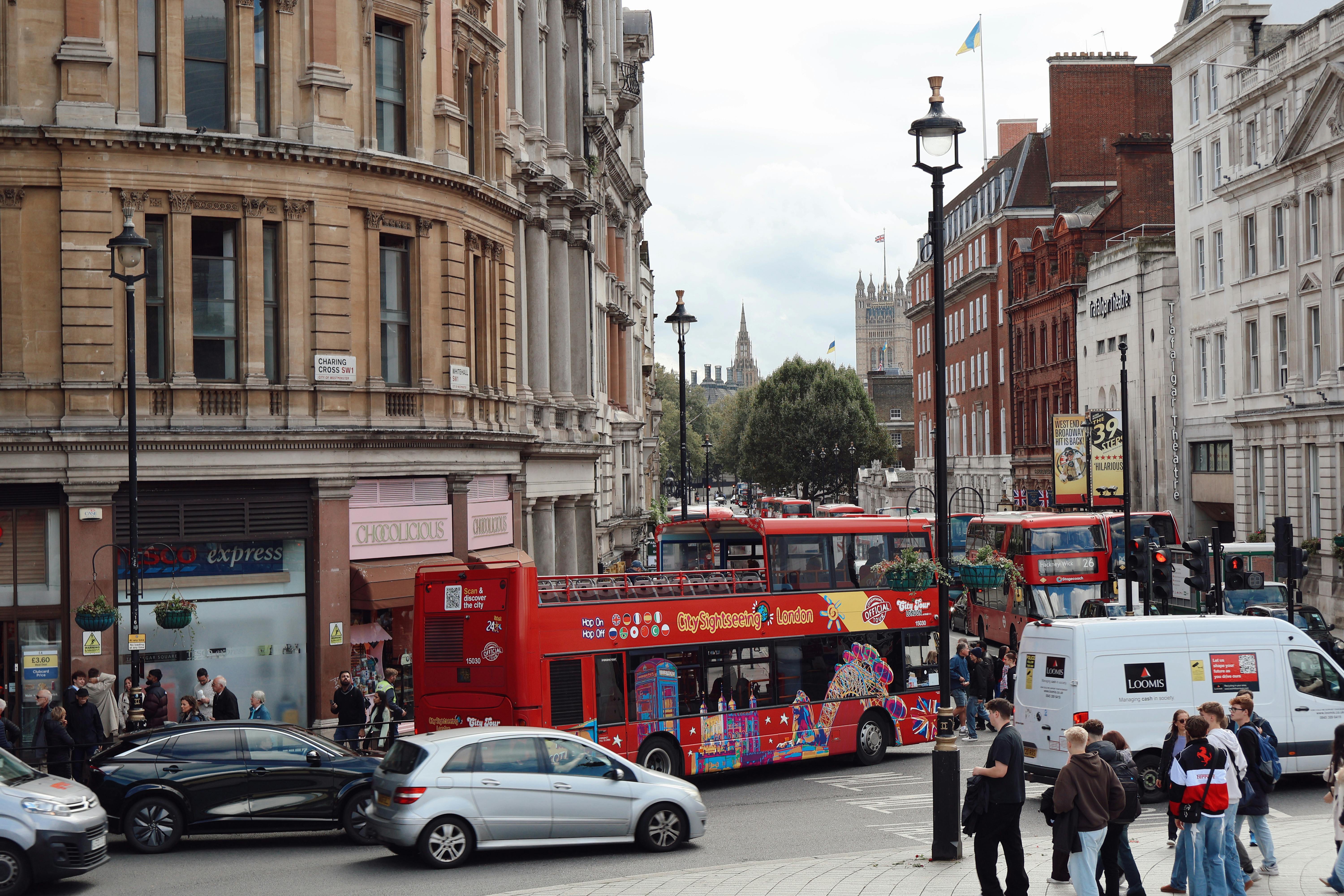 Vibrant Day on a Bustling London Street · Free Stock Photo