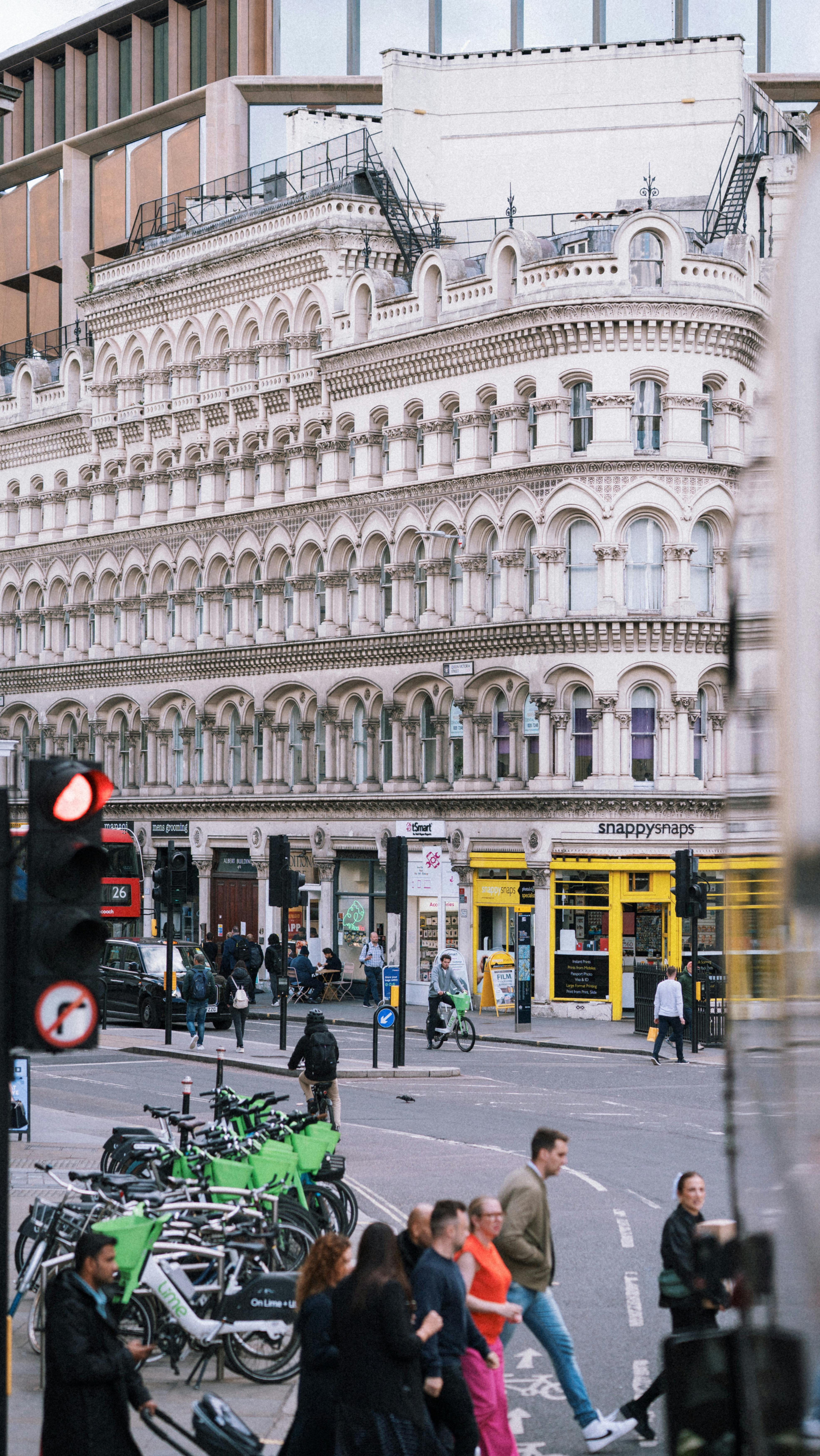 Historic Street Scene with Victorian Architecture · Free Stock Photo