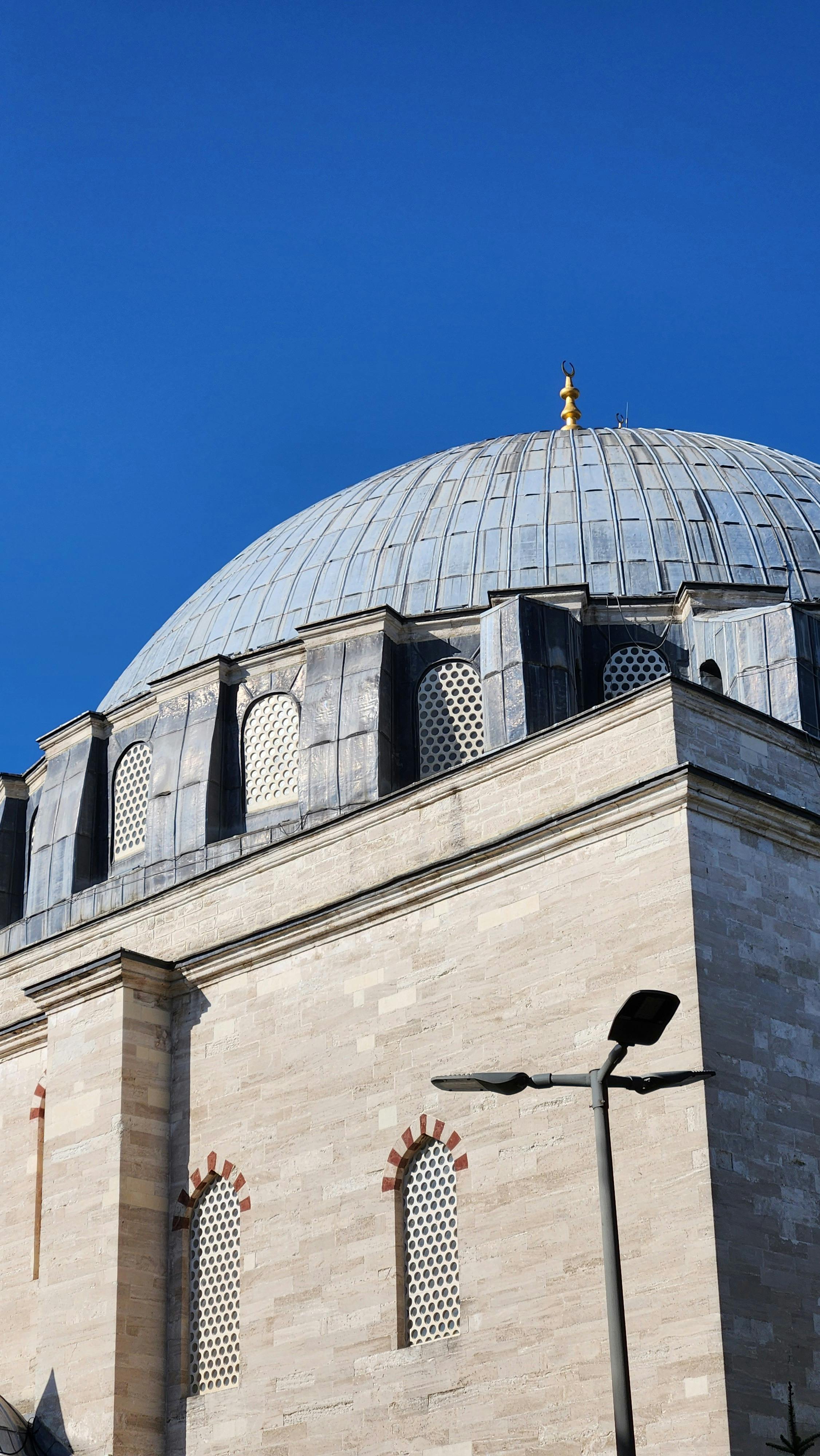 Exterior Dome of Mosque in Istanbul, Türkiye · Free Stock Photo