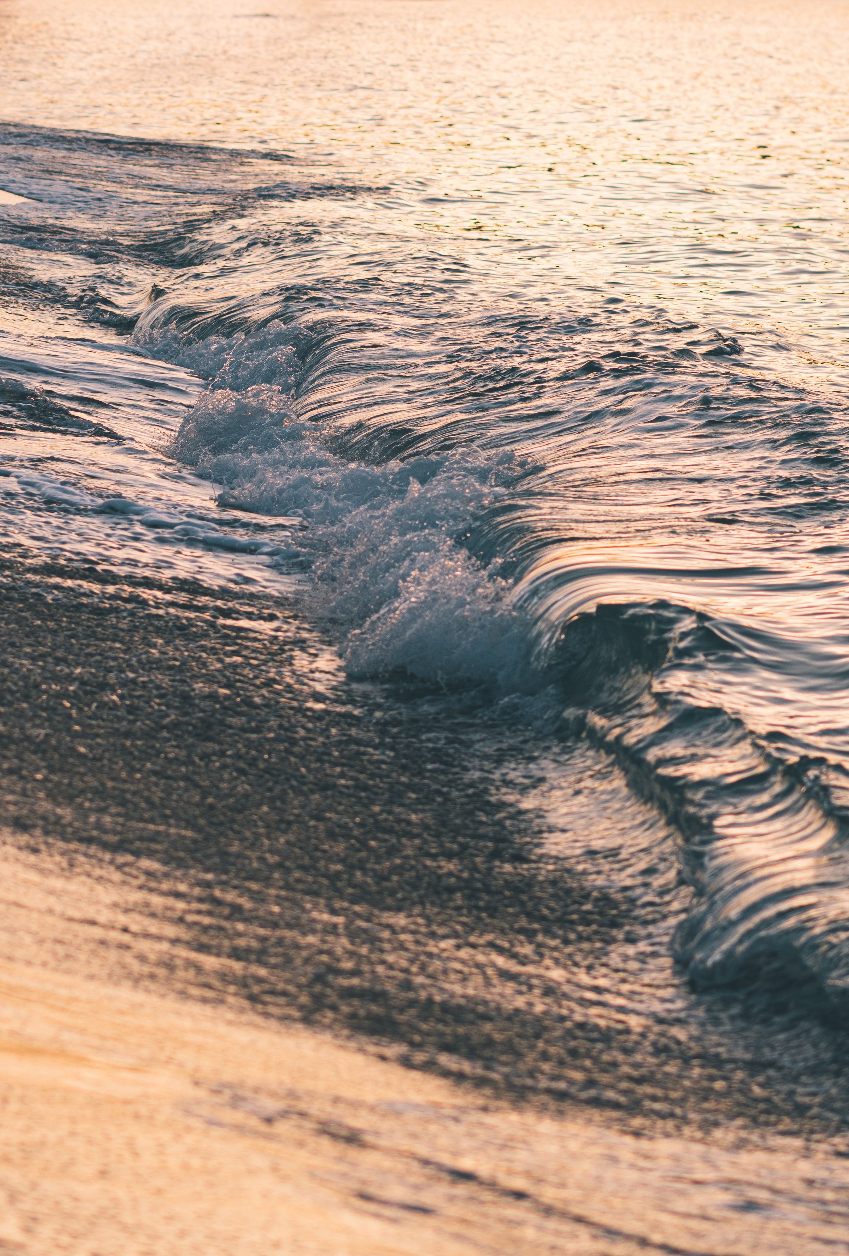 Serene Sunset Waves on Tabarka Beach, Tunisia · Free Stock Photo