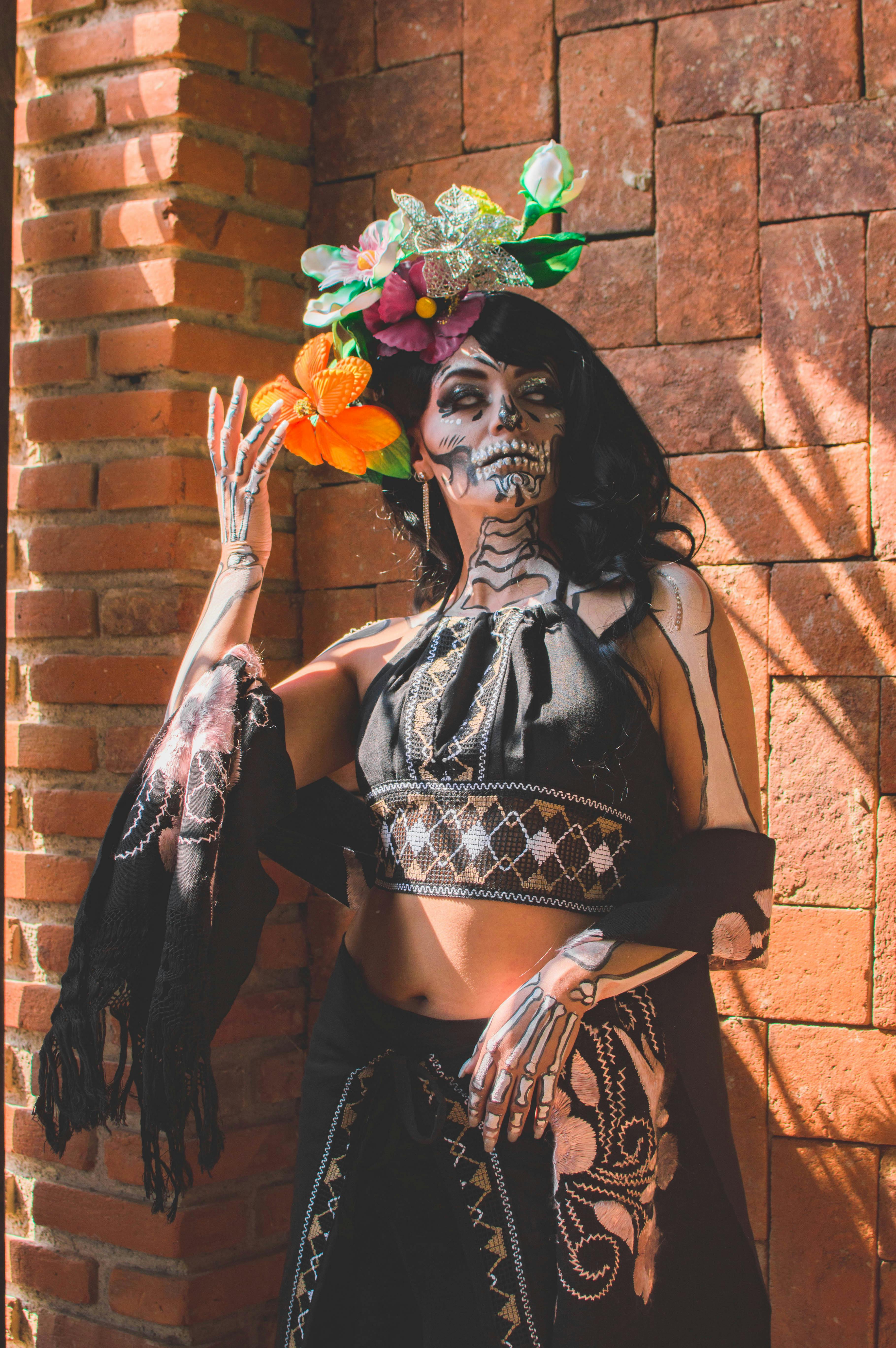 Vibrant Catrina Portrait in Sunlight · Free Stock Photo