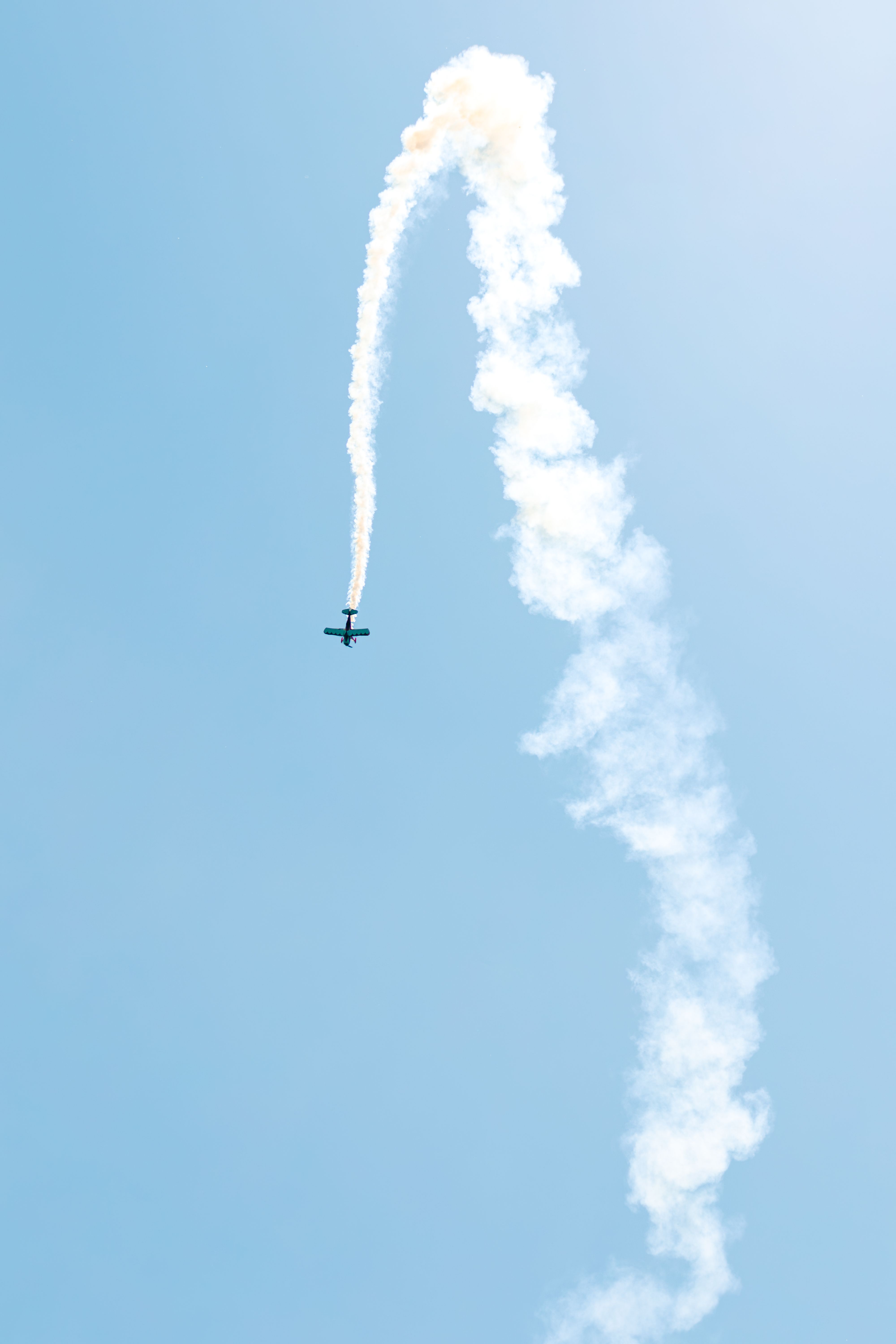 Aerobatic Stunt Plane Performing in Blue Sky · Free Stock Photo