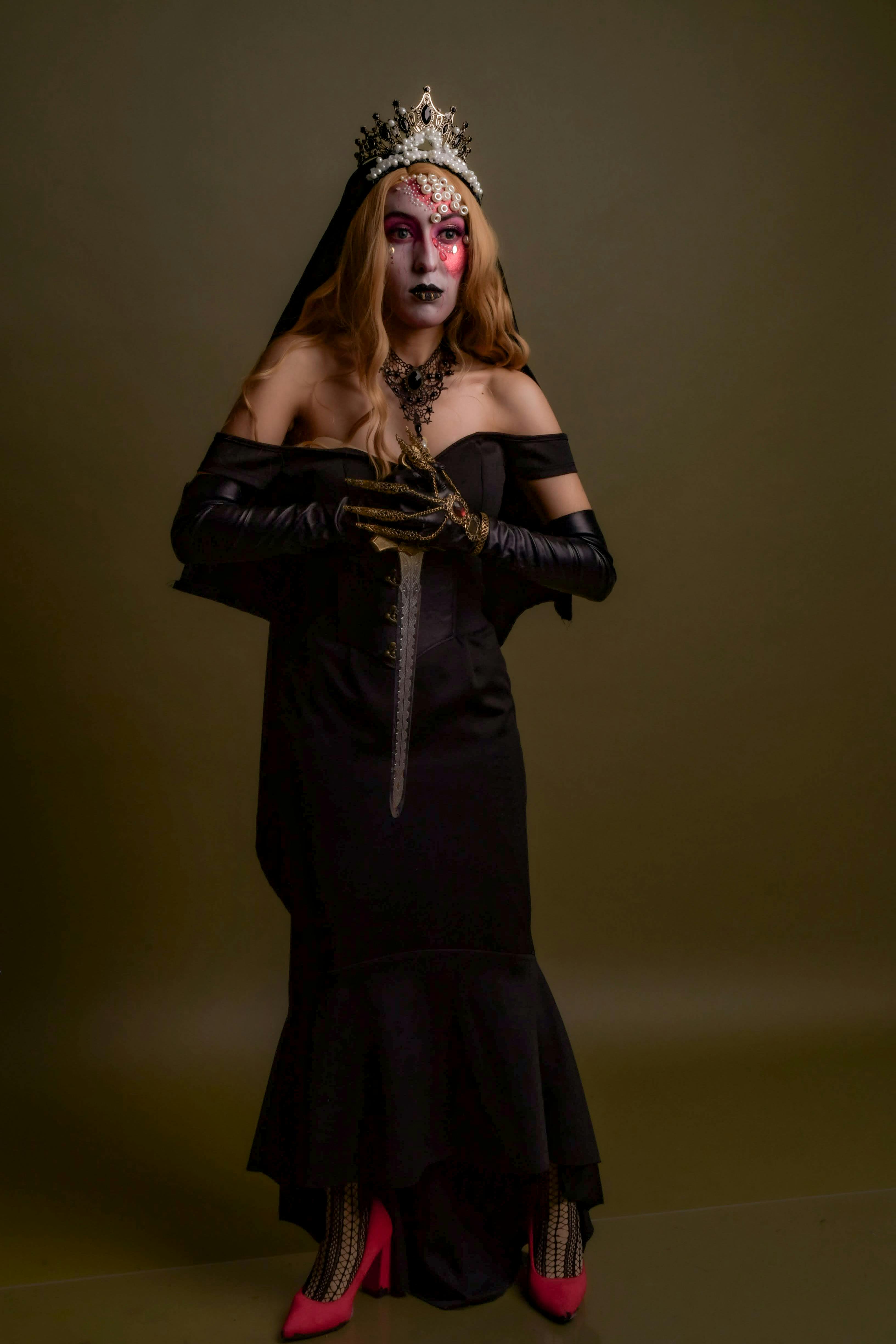 Crown And Dagger Photos, Download The BEST Free Crown And Dagger Stock ...