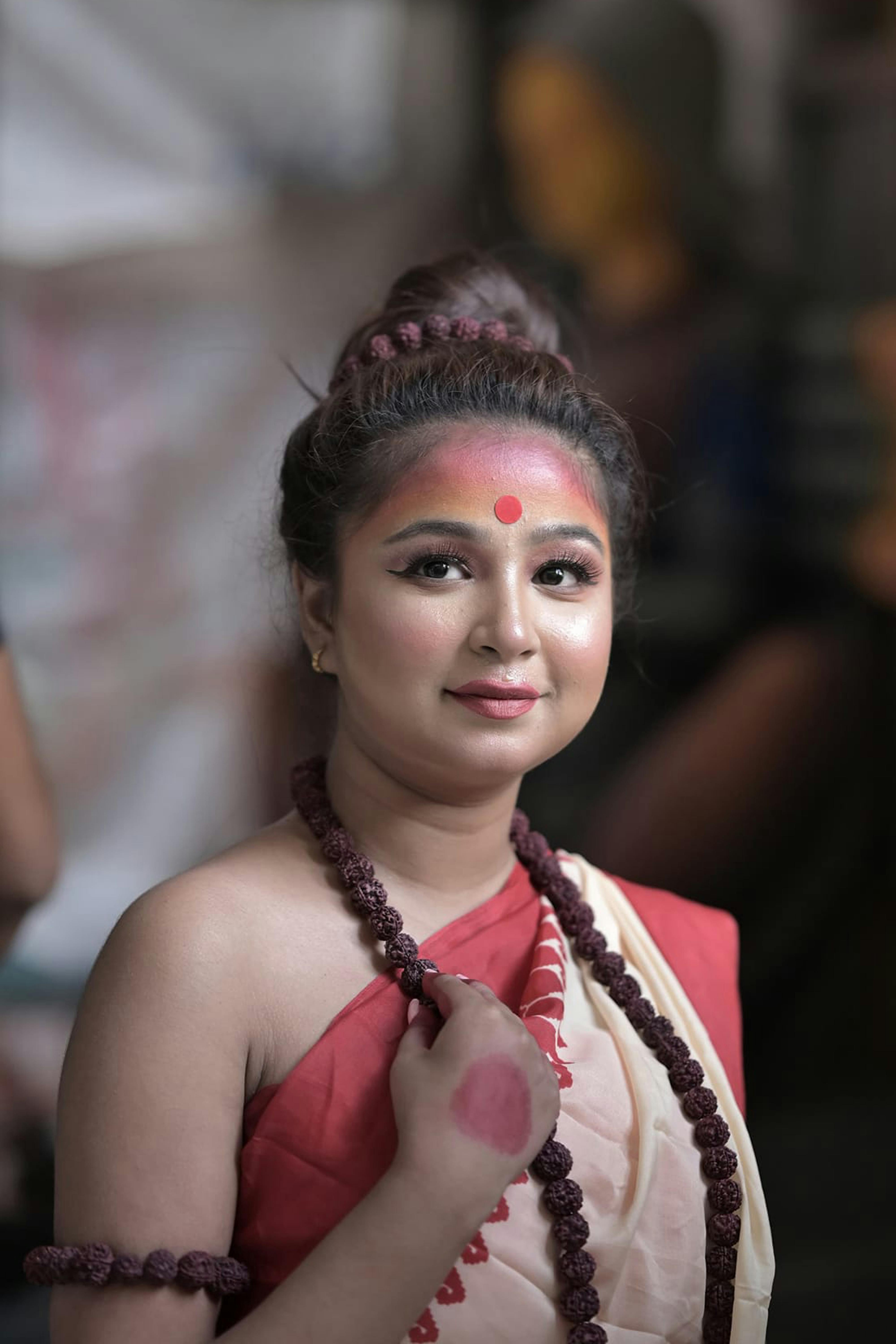 Young Woman in Traditional Indian Attire with Red Tika · Free Stock Photo