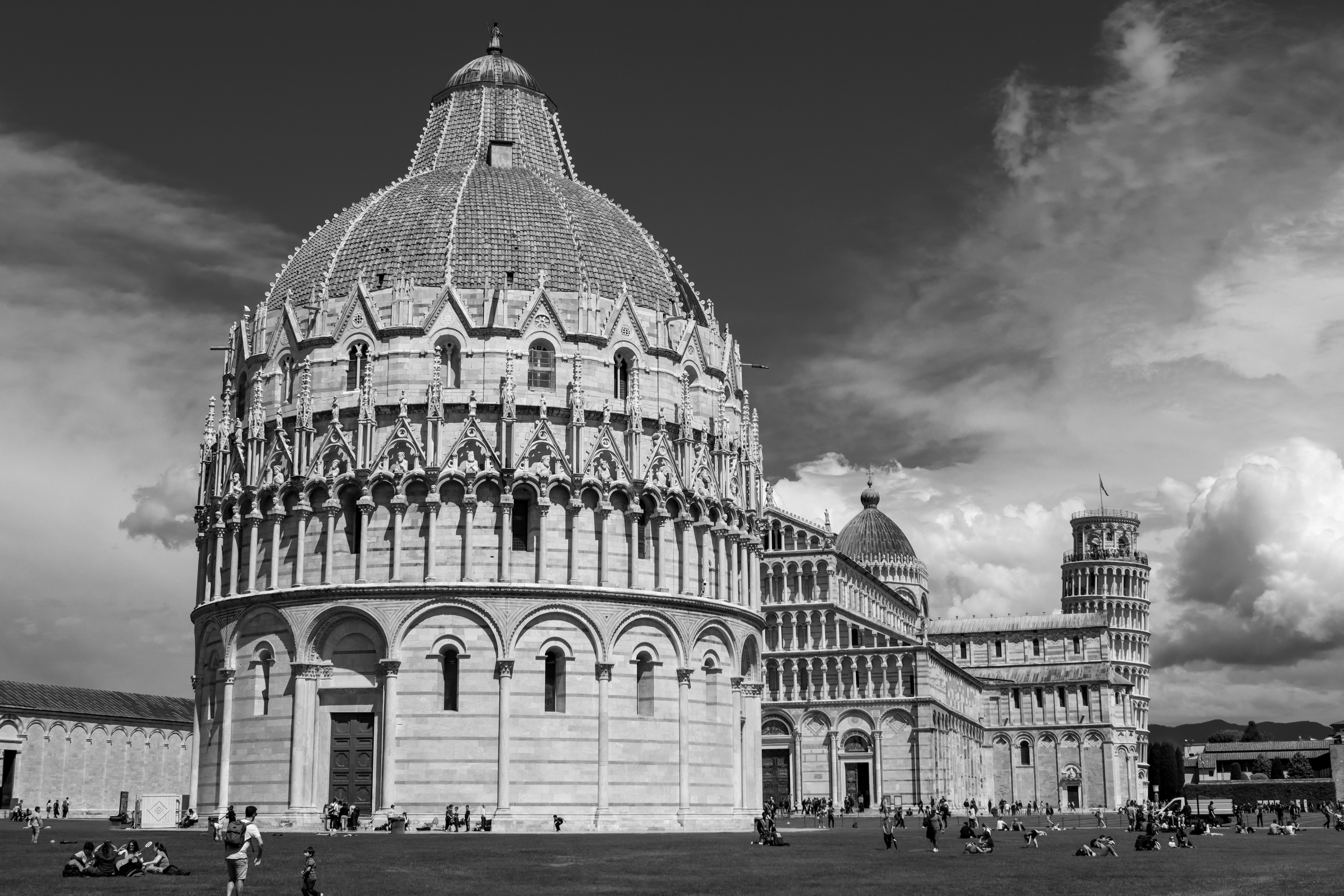 Historic Pisa Architecture in Black and White · Free Stock Photo