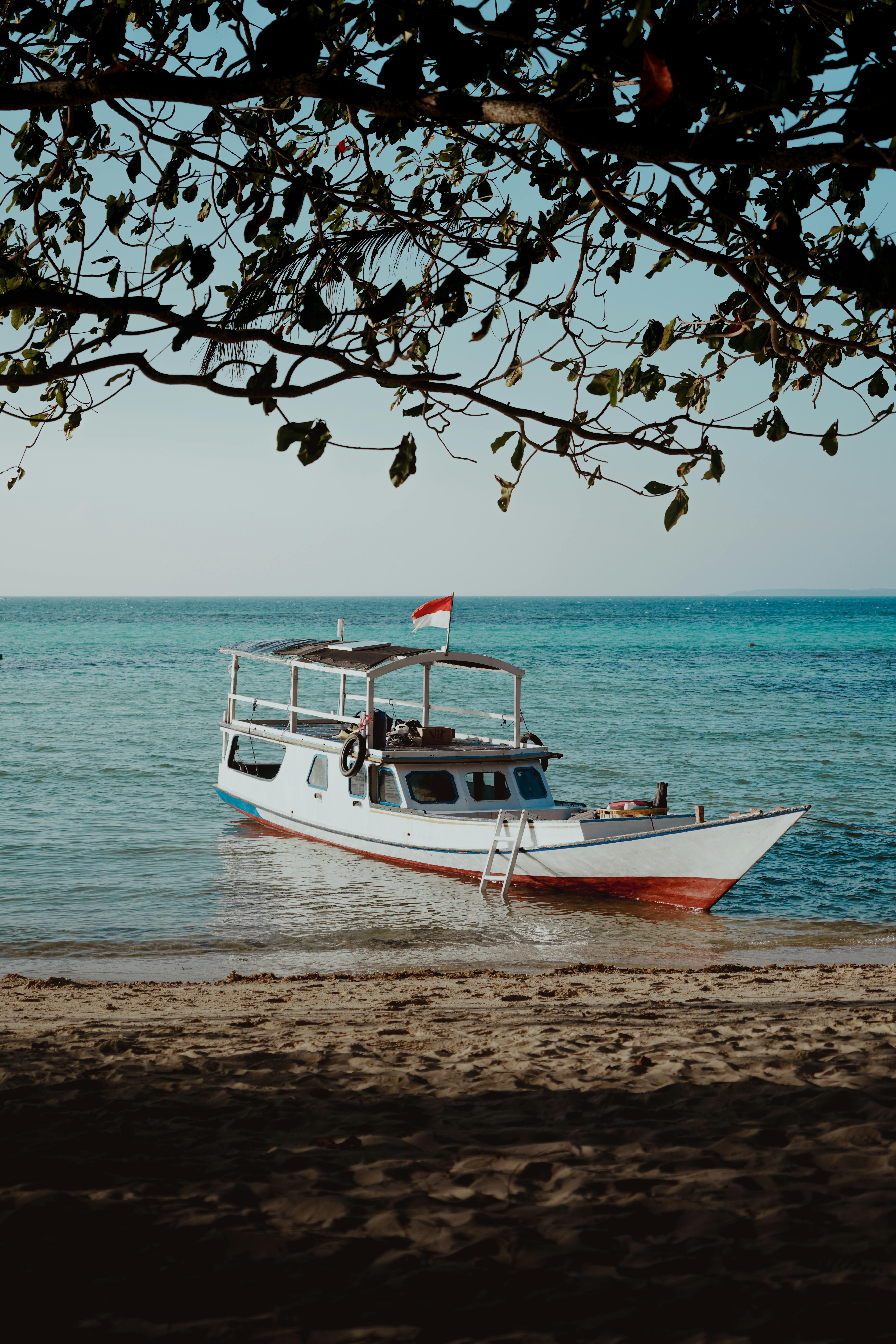 Perahu Tradisional Di Pantai Karimunjawa, Indonesia · Foto Stok Gratis