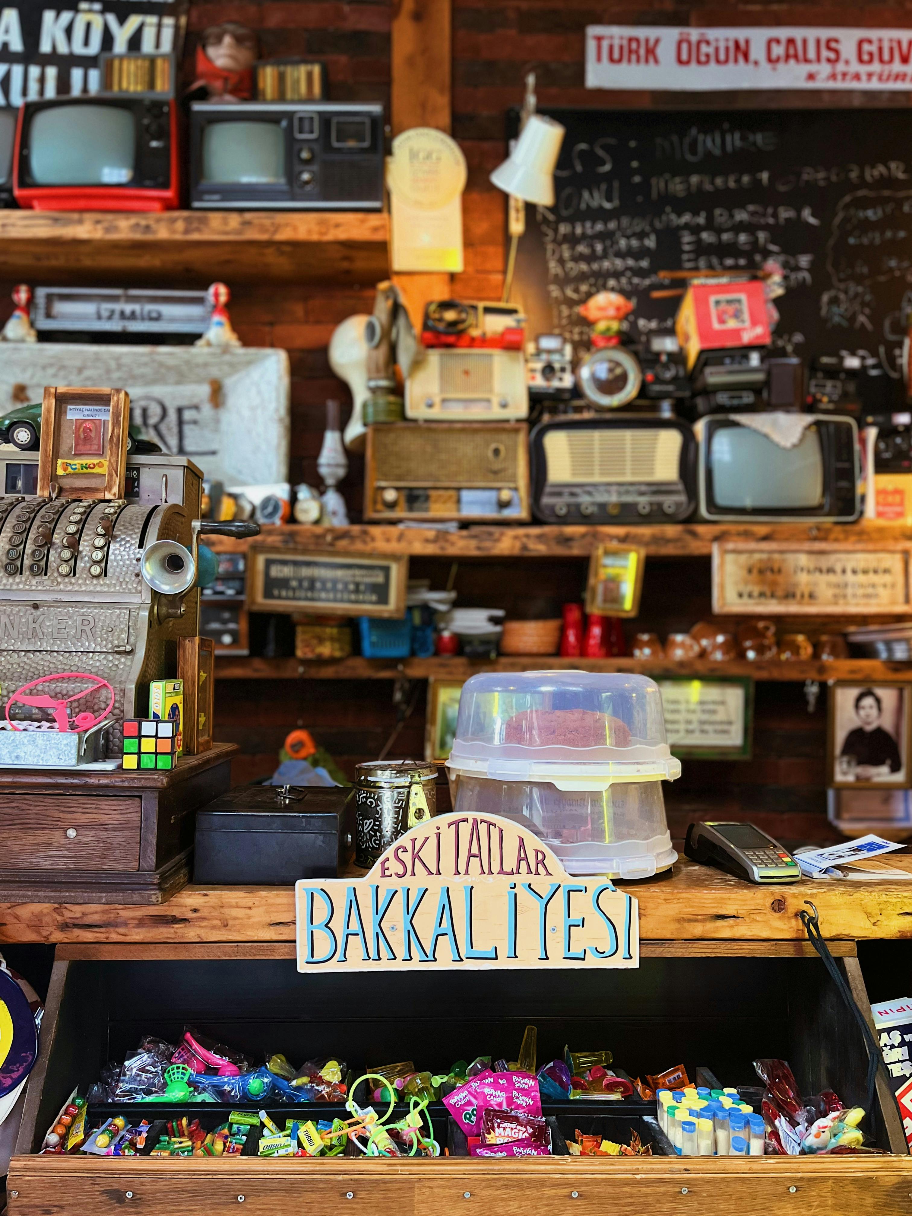 Vintage Turkish Bakkal with Nostalgic Decor · Free Stock Photo