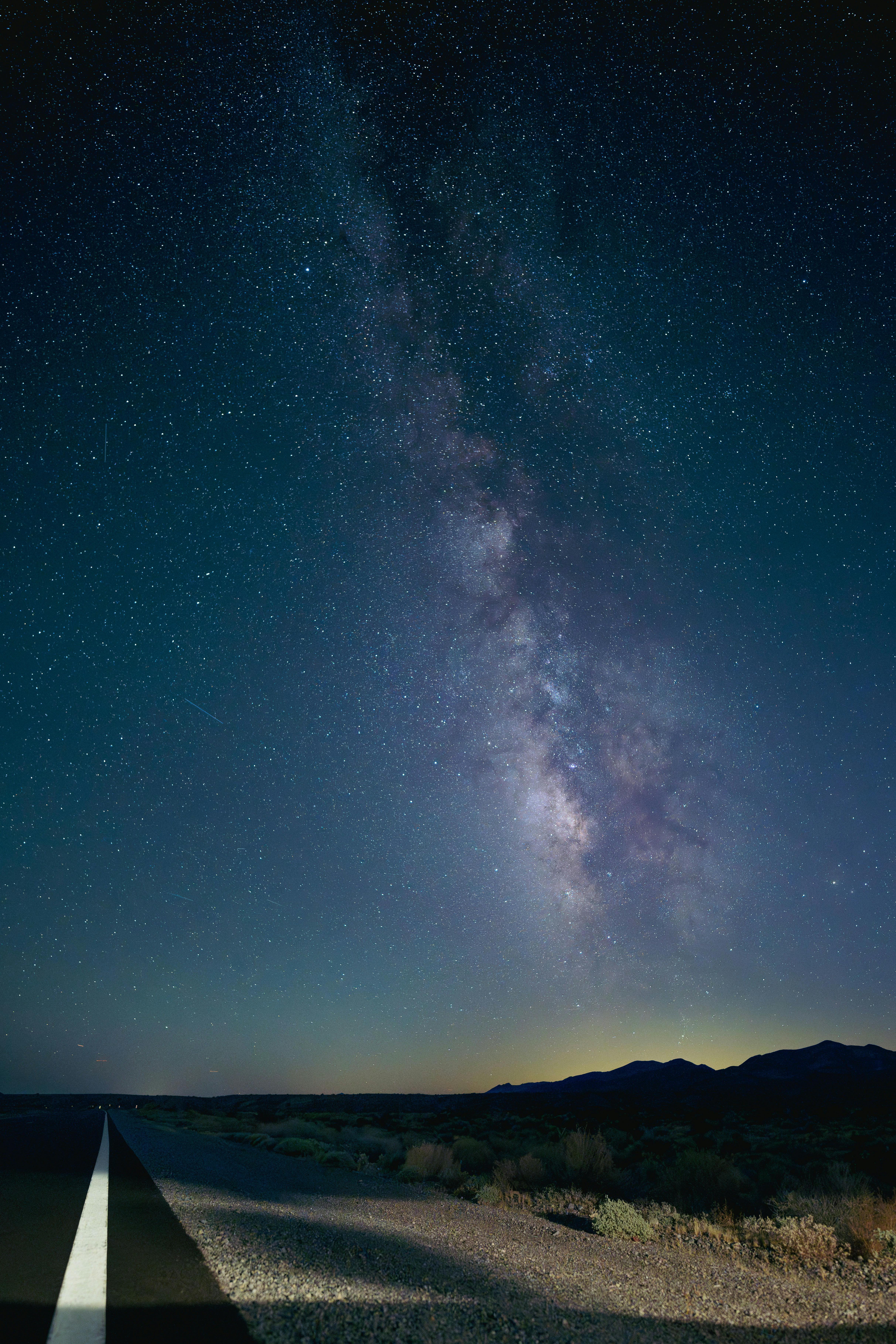 çöl Yolu üzerindeki Yıldızlı Samanyolu Gece Manzarası · Ücretsiz Stok ...