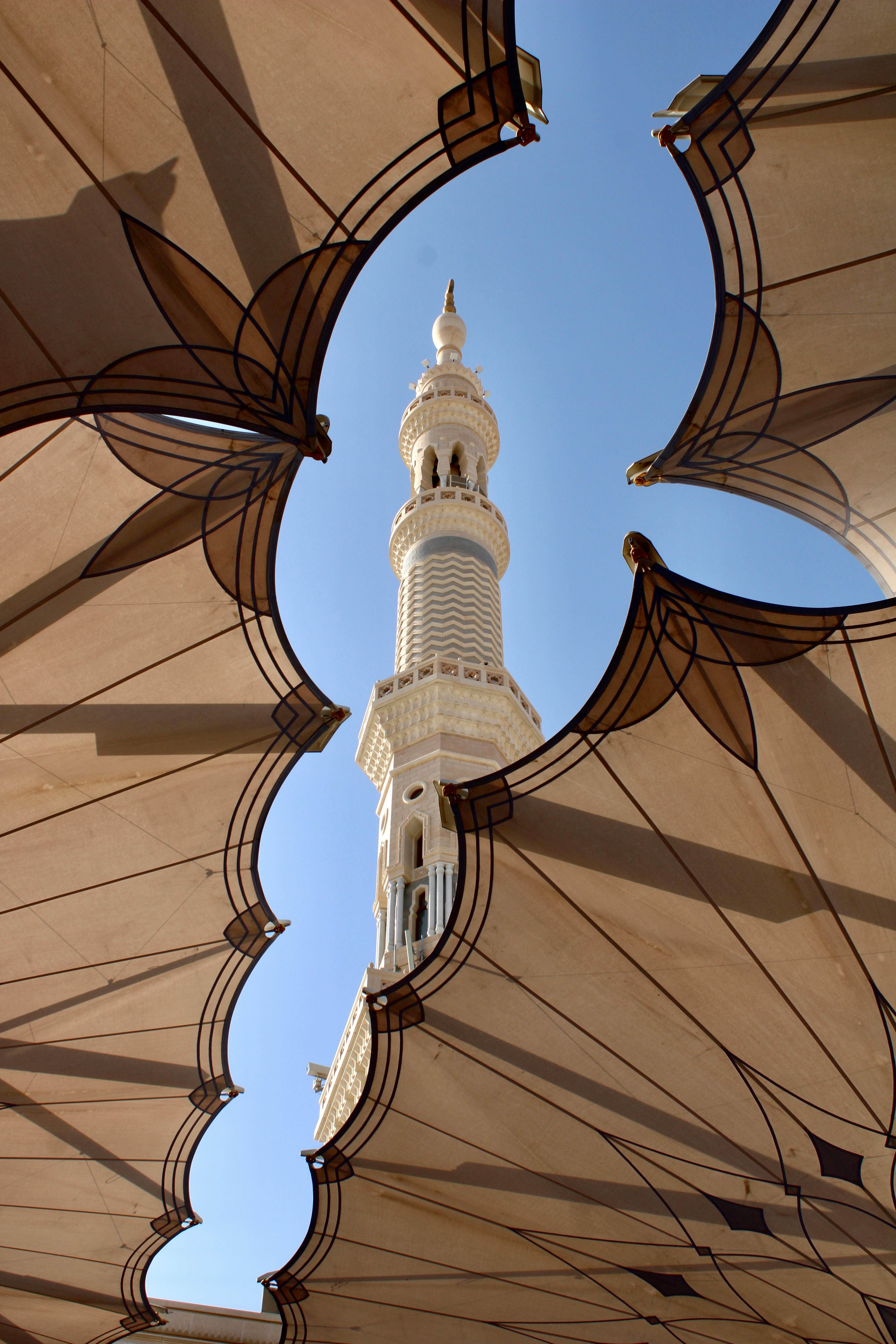 Iconic Minaret Framed by Architectural Canopy in Madinah · Free Stock Photo