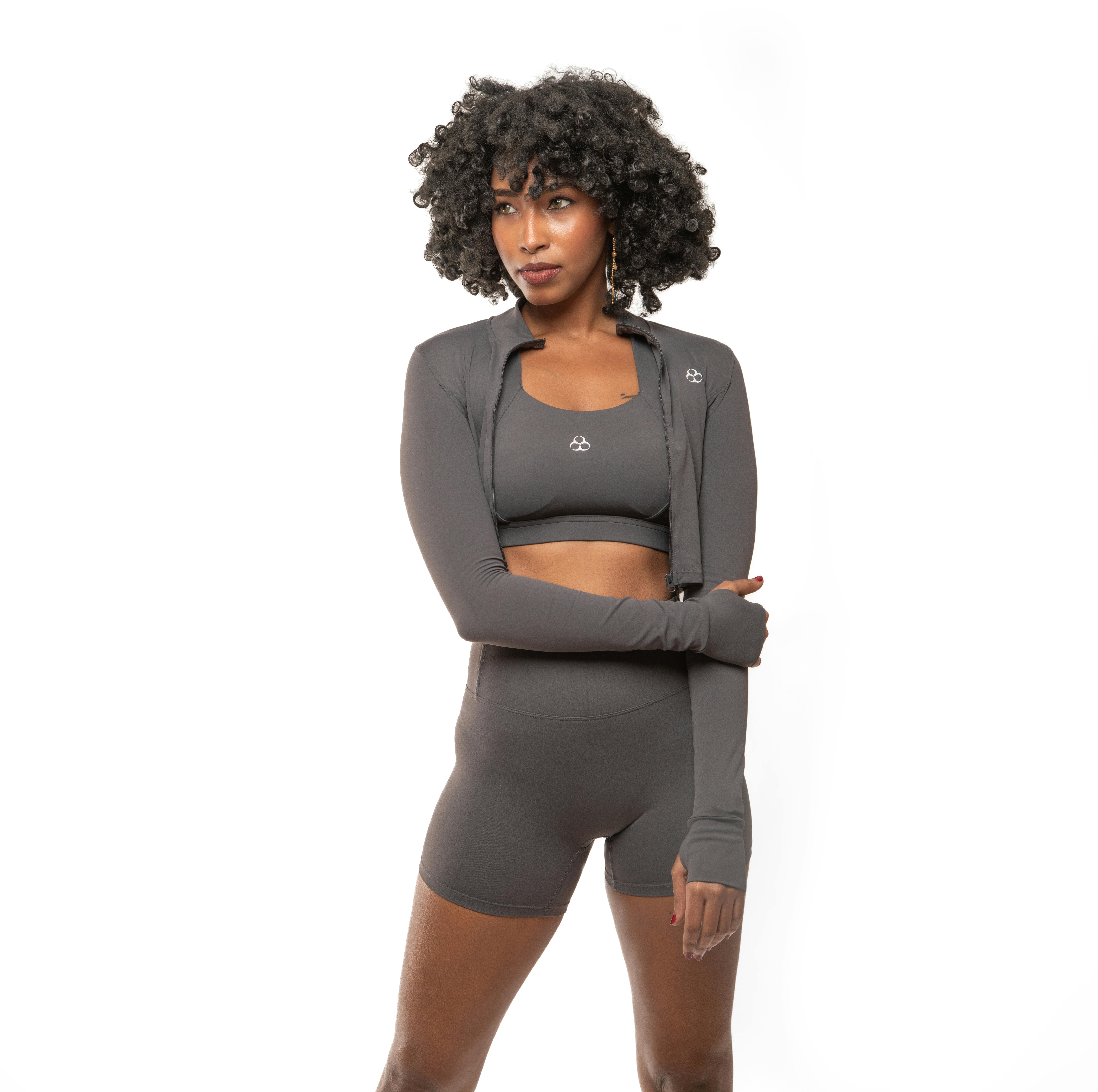 Modelo Fitness Con Estilo En Ropa Deportiva De Moda · Foto de stock ...