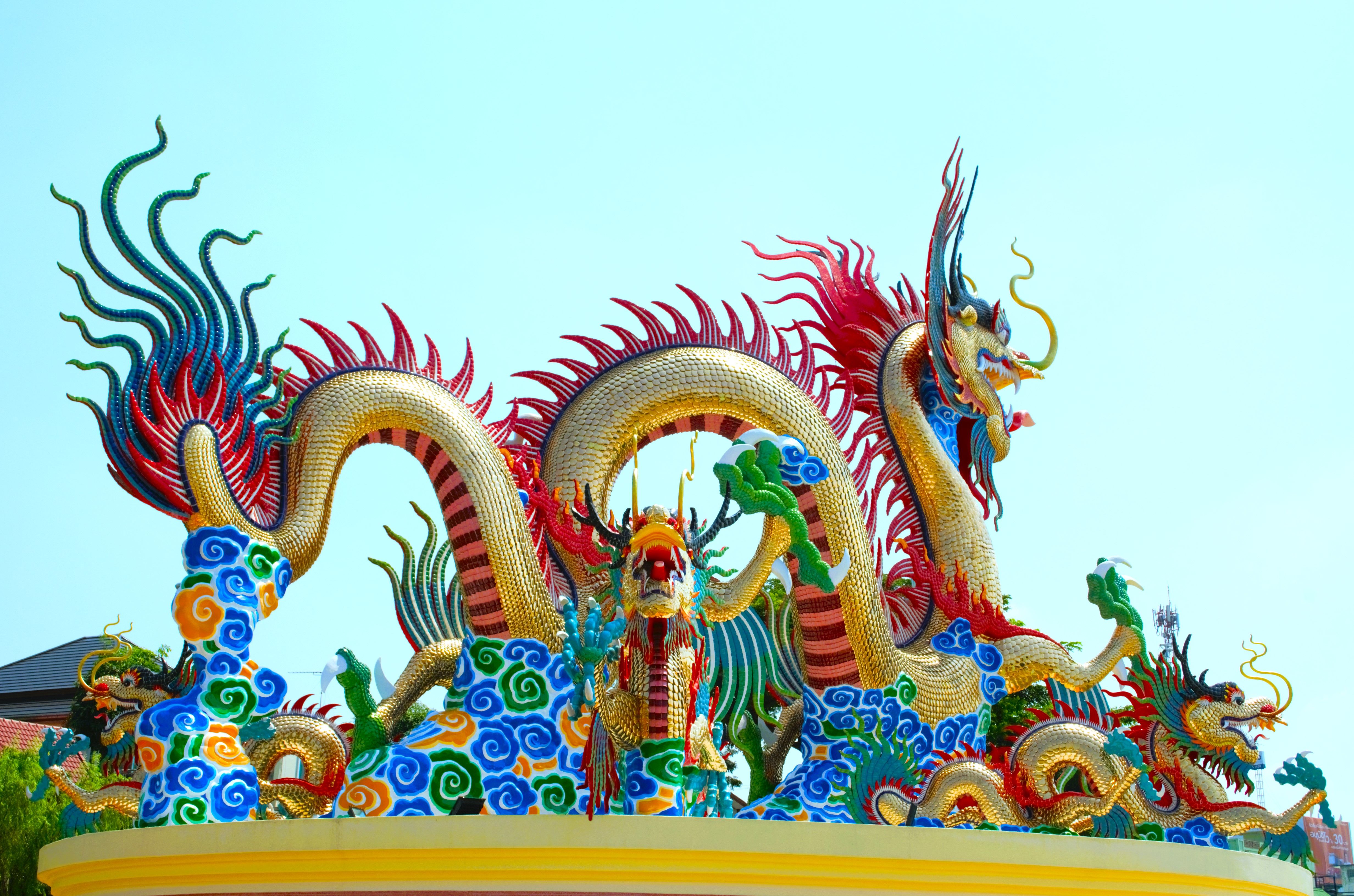 Vibrant Traditional Dragon Sculpture on Temple Rooftop · Free Stock Photo