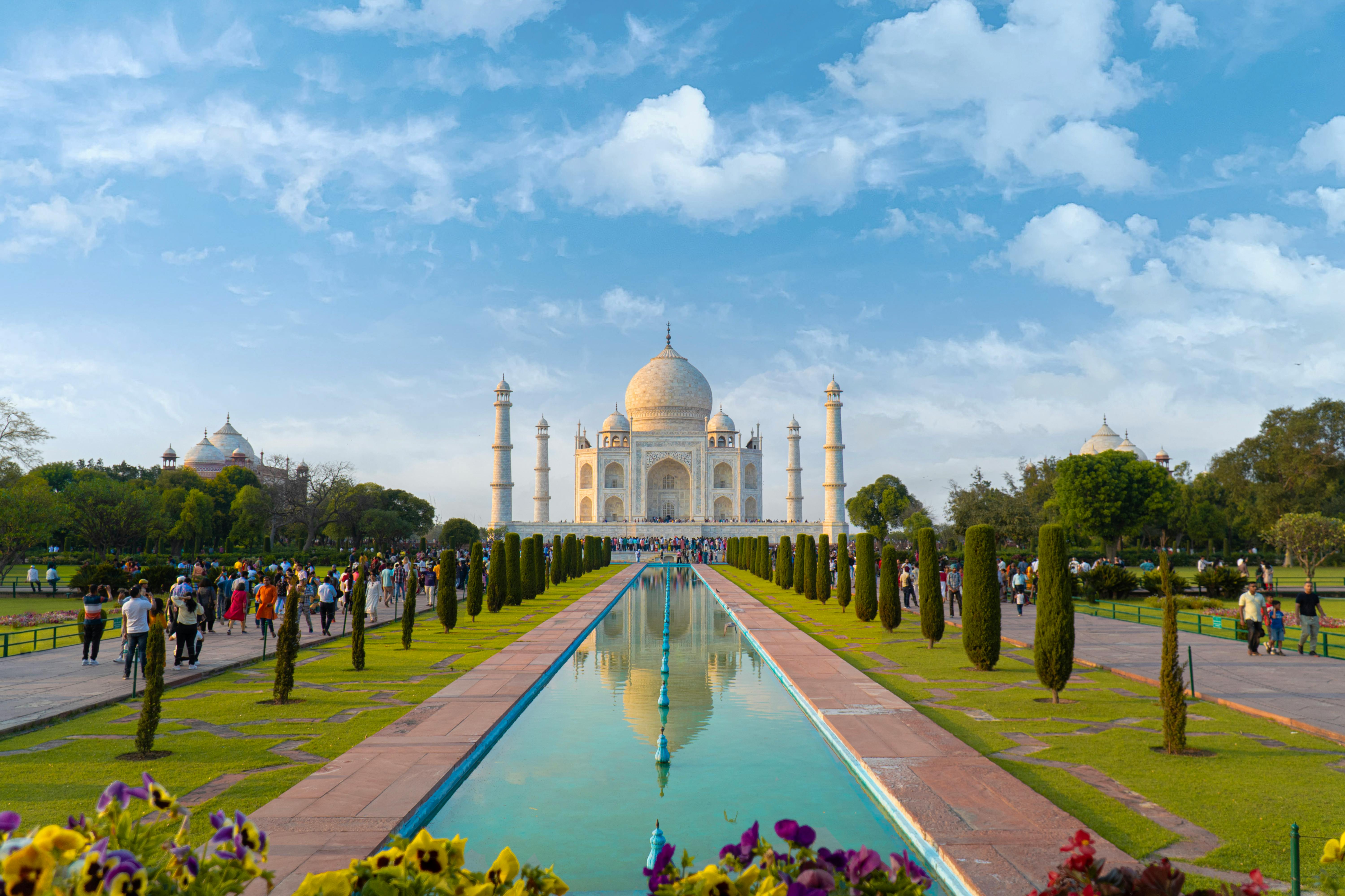 Taj Mahal in Agra on a Sunny Day · Free Stock Photo