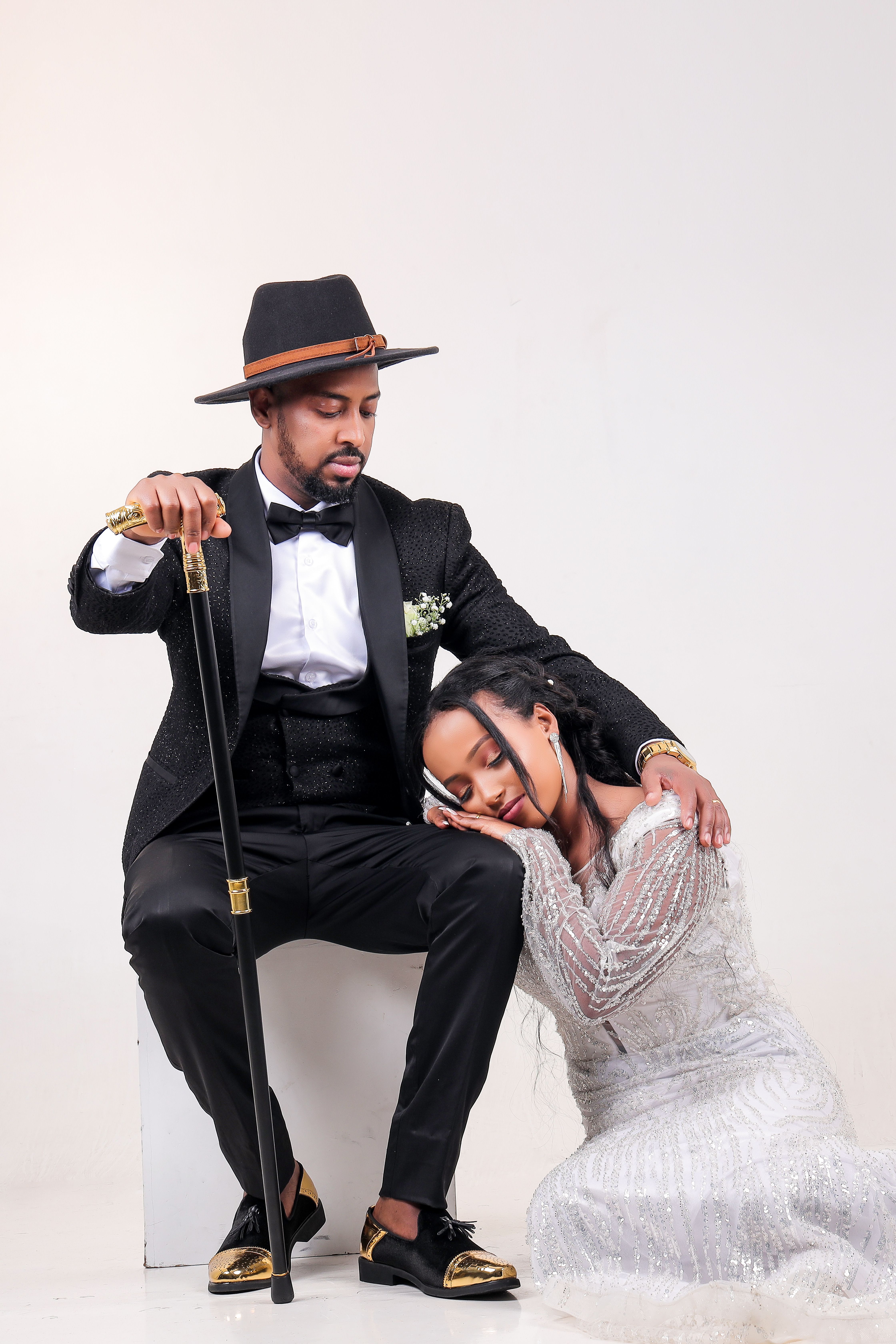 Elegant Couple in Formal Attire with Relaxed Pose · Free Stock Photo
