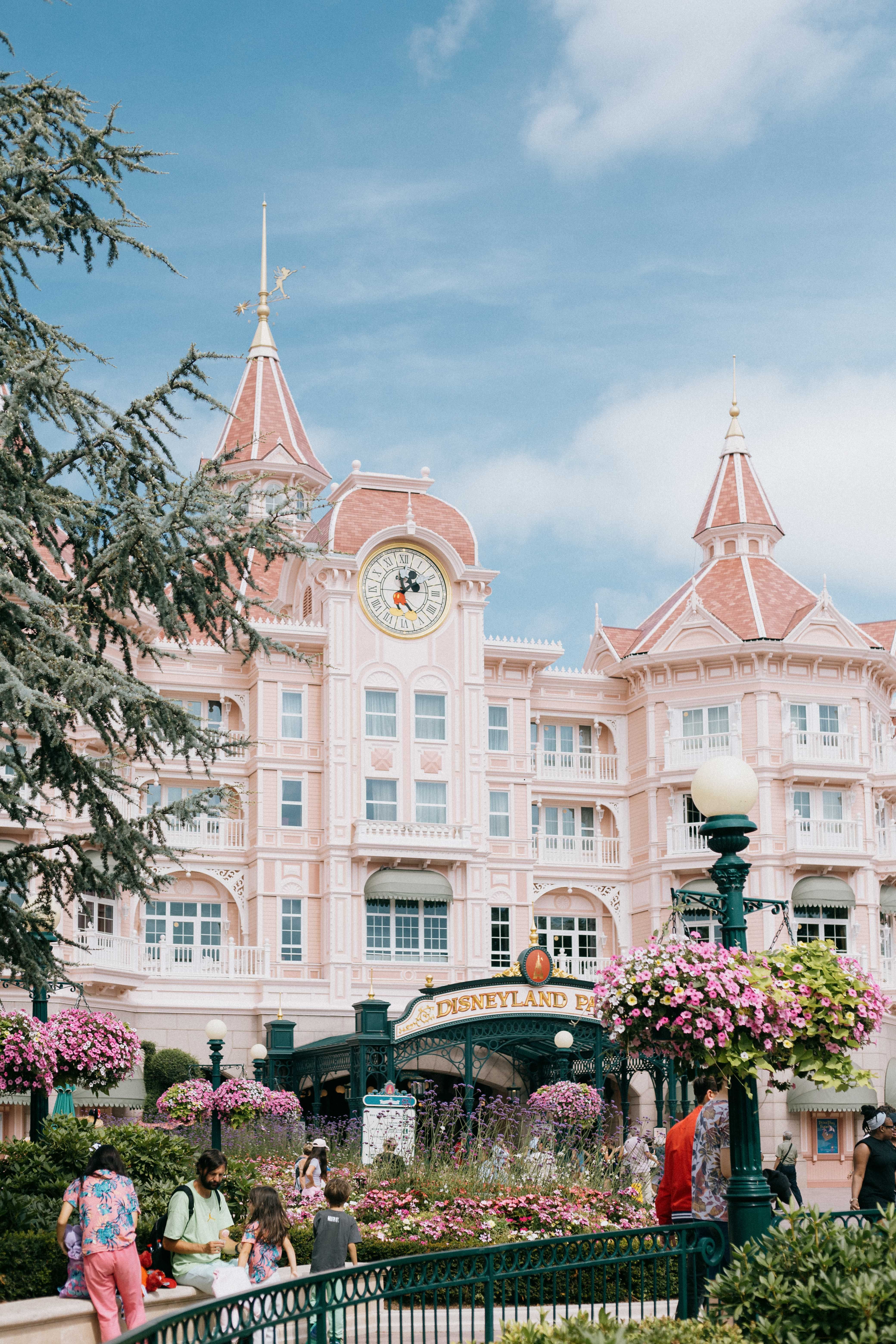 200 000+ Disneyland Hand banque d’images et photos libres de droit ...