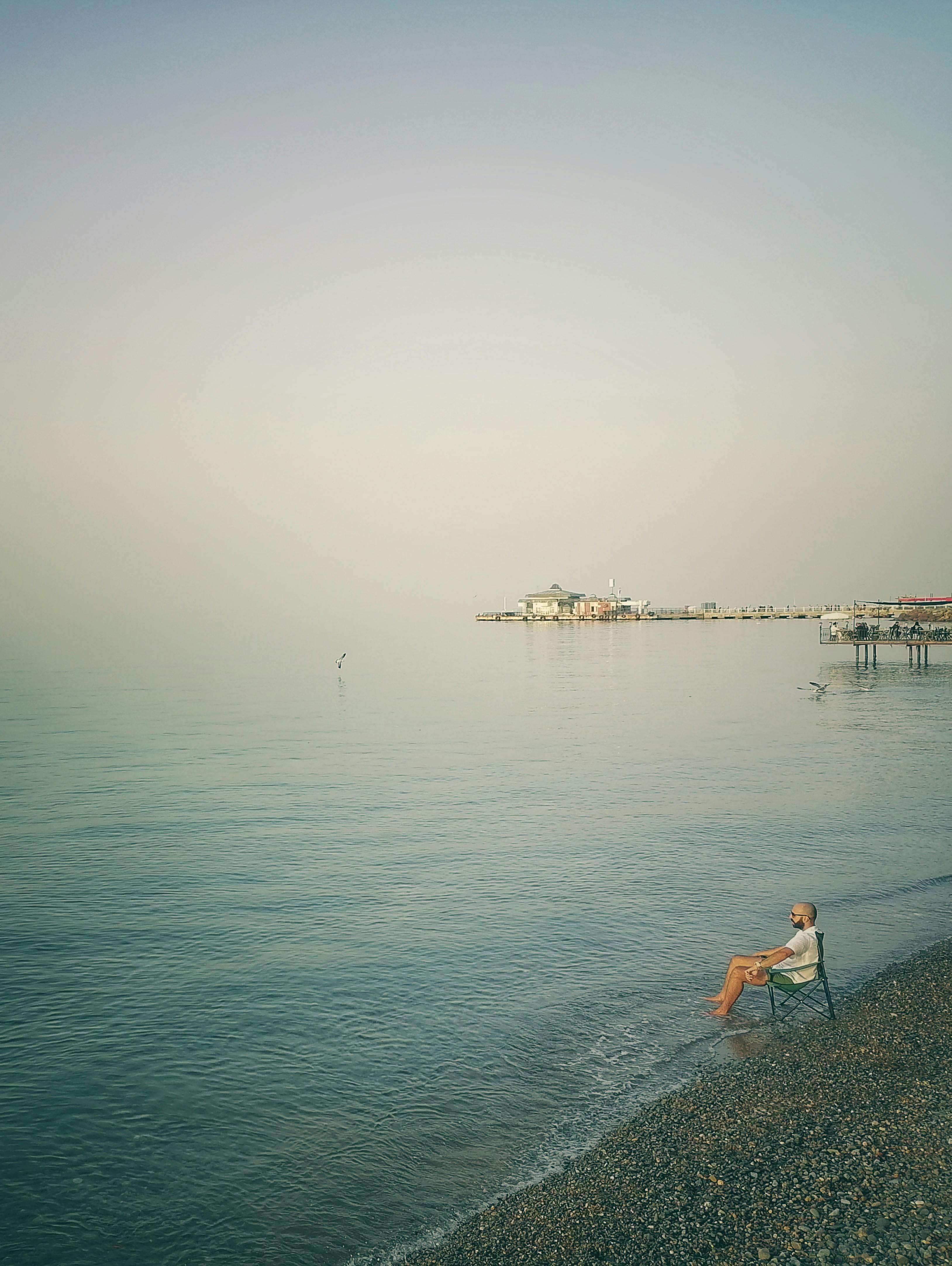Serene Beachfront Solitude at Sunrise · Free Stock Photo