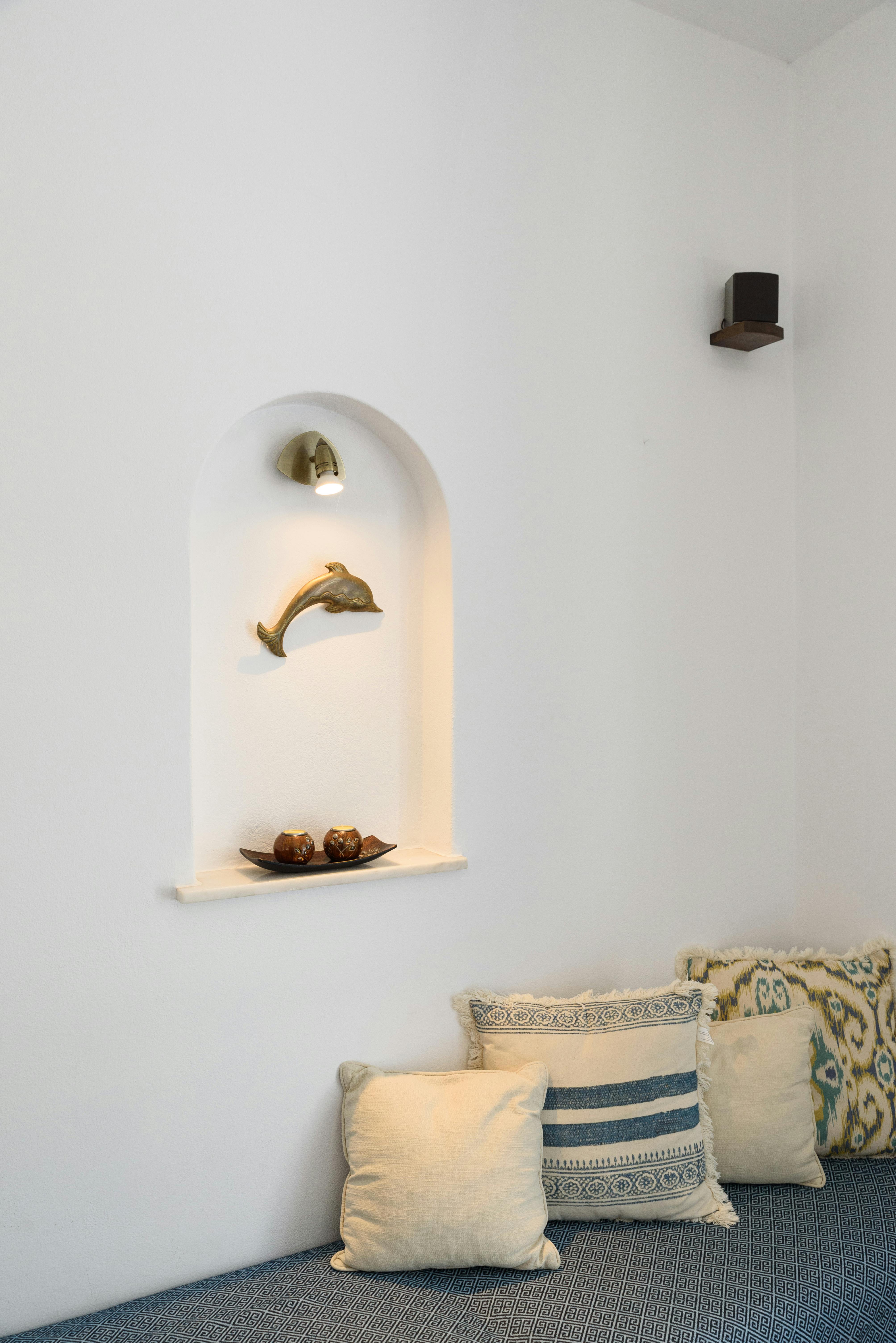 Cozy Alcove with Decorative Elements and Cushions · Free Stock Photo