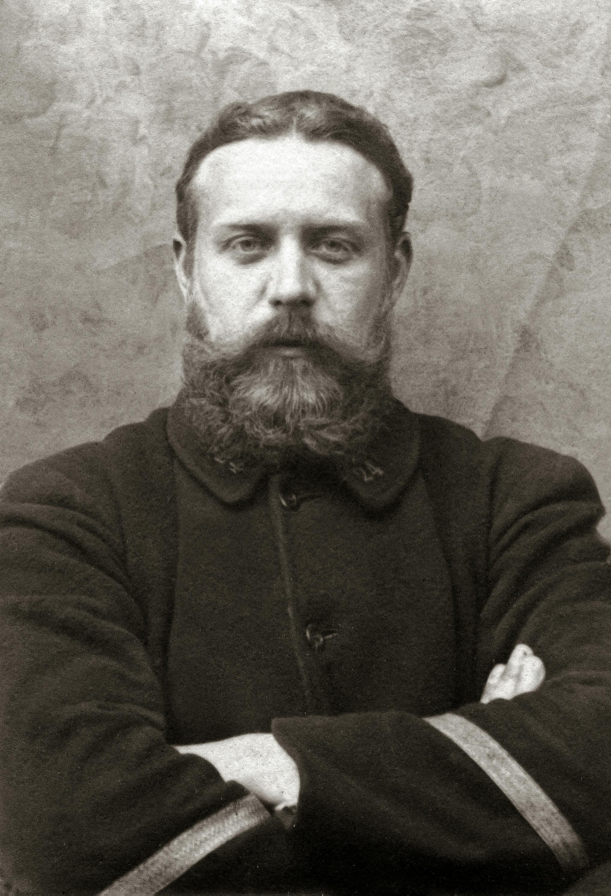 Portrait Vintage D'un Homme Barbu Aux Bras Croisés · Photo gratuite