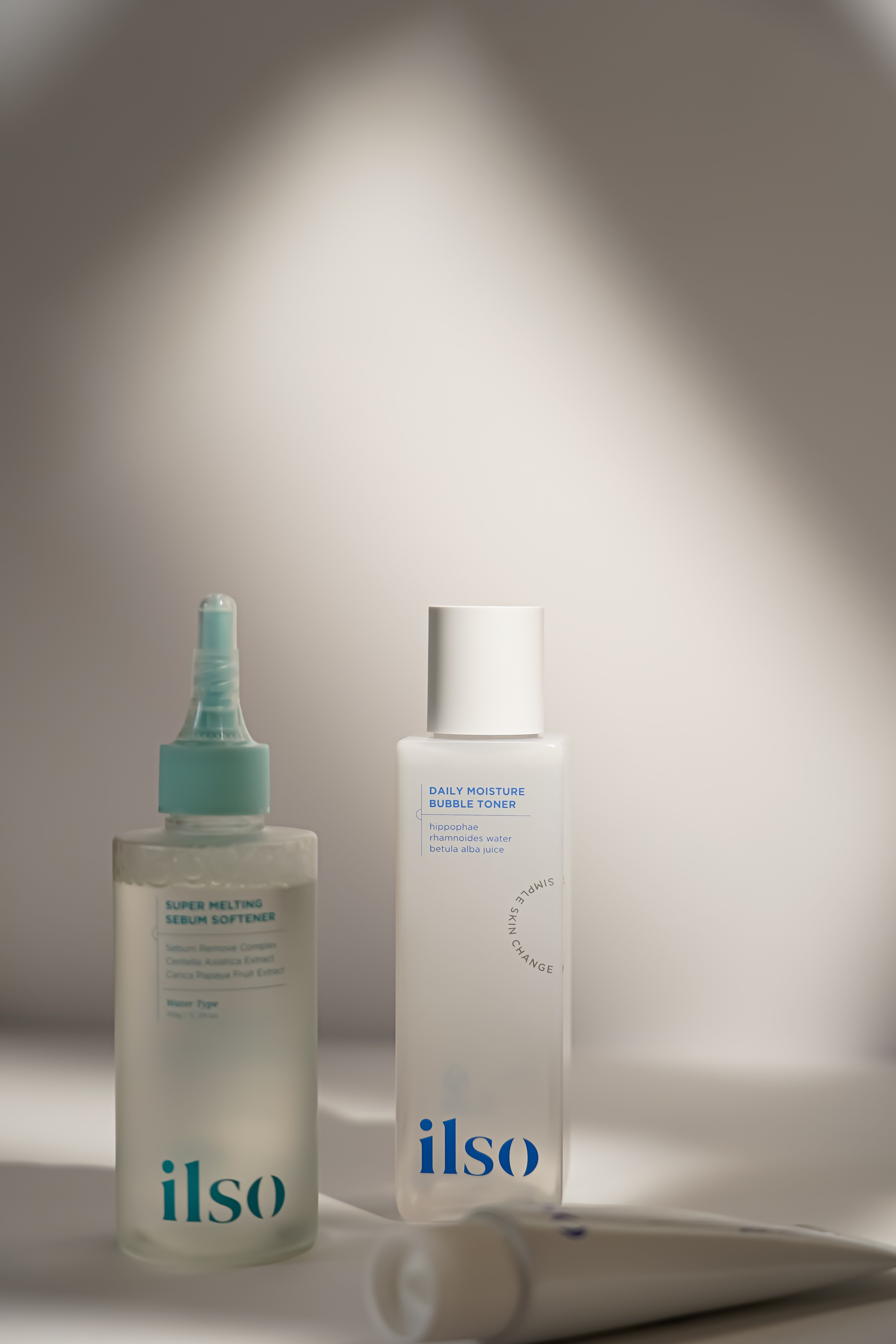 Minimalist Skincare Product Photography in Soft Light · Free Stock Photo