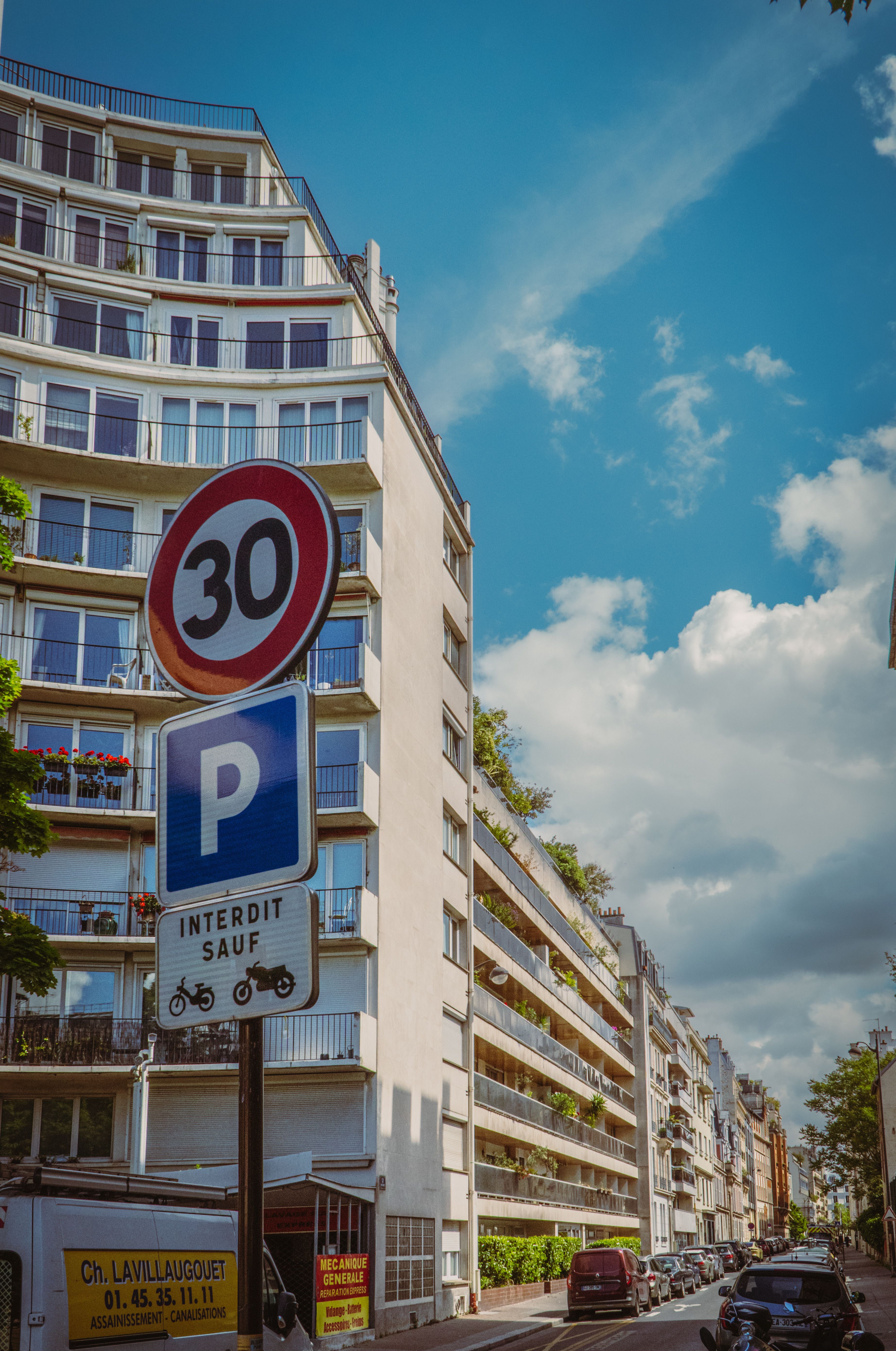 Urban Street with 30 km/h Traffic Sign · Free Stock Photo