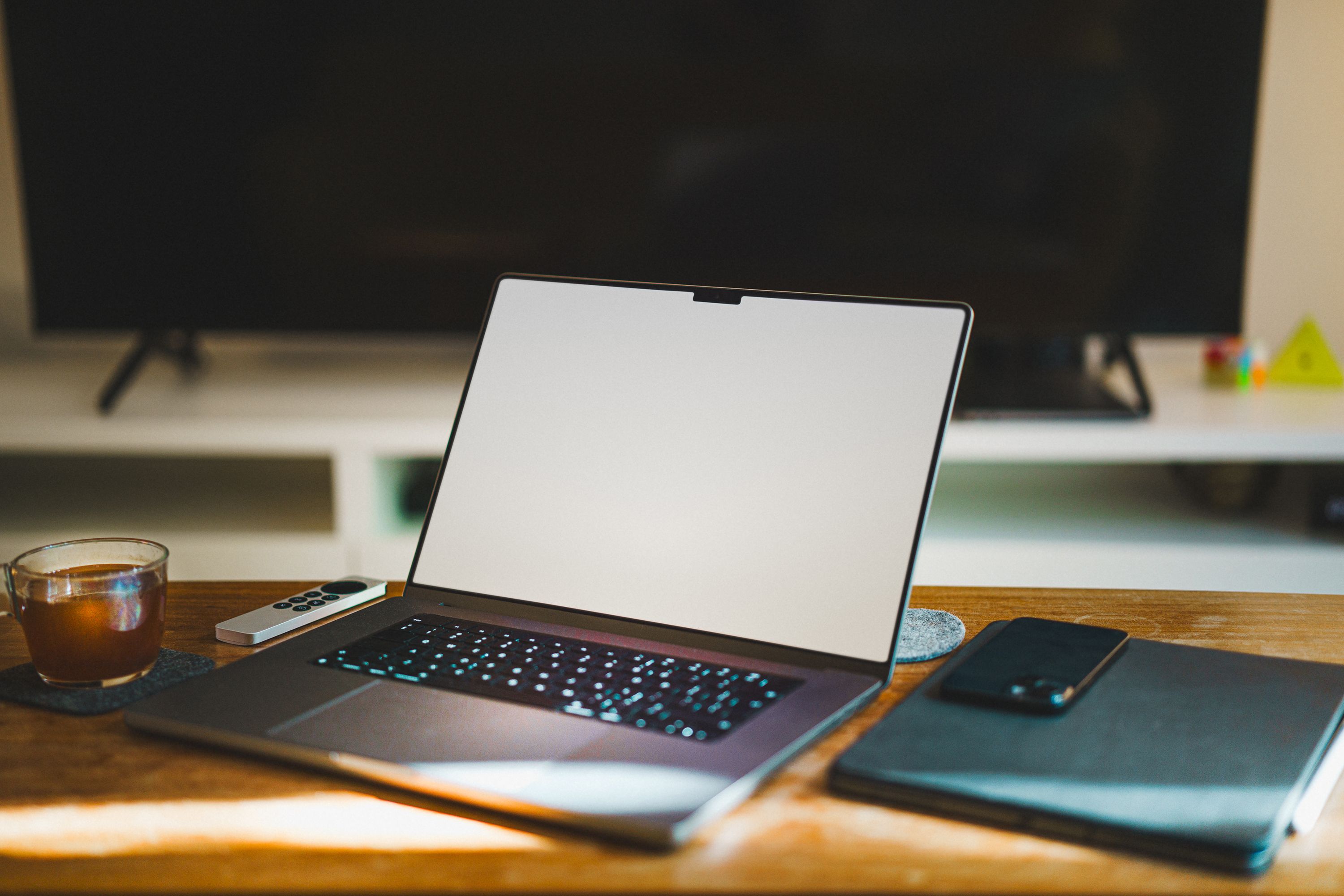 Configuración Moderna De Oficina En Casa Con Computadora Portátil Y ...