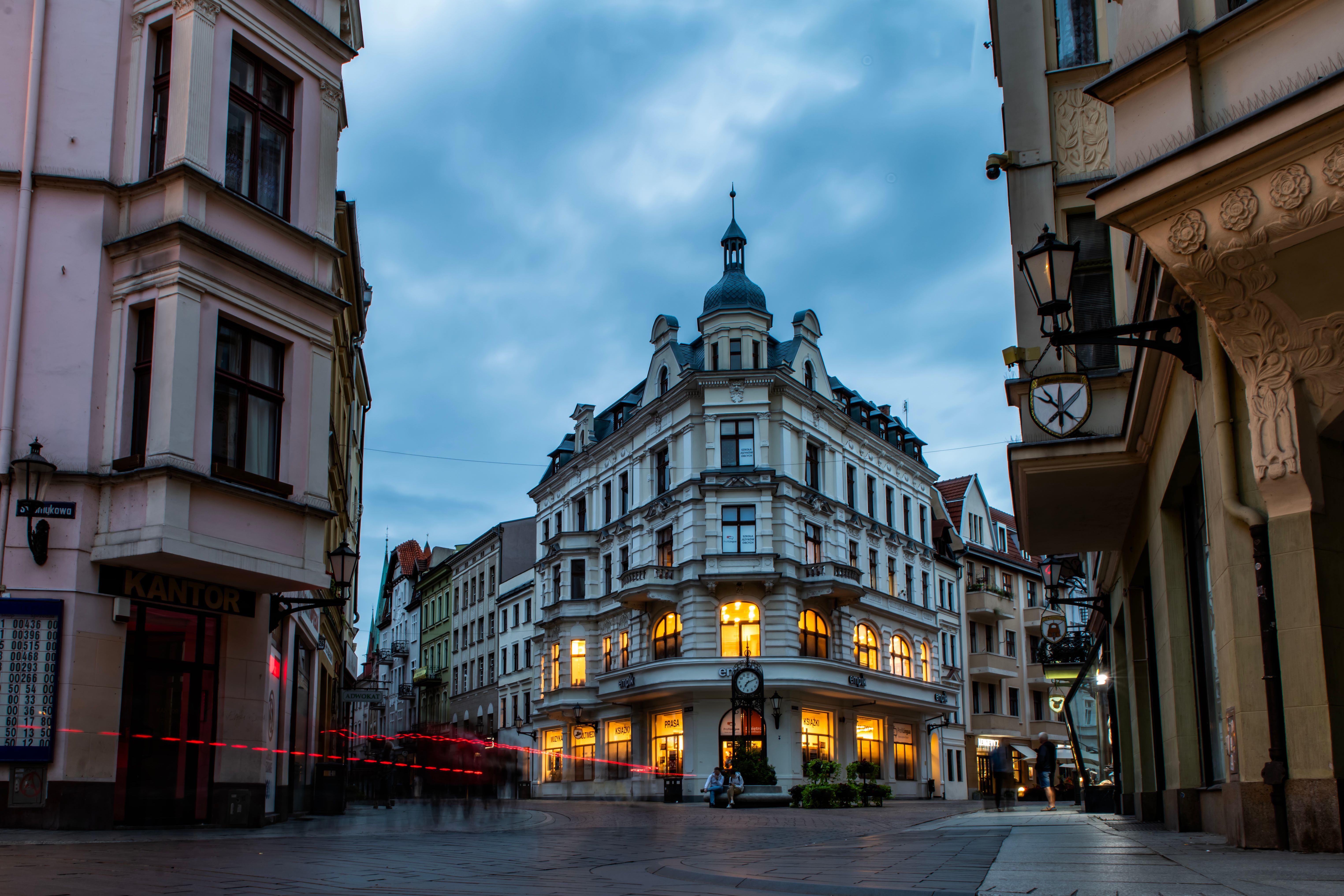 Elegant European Street with Historic Architecture · Free Stock Photo
