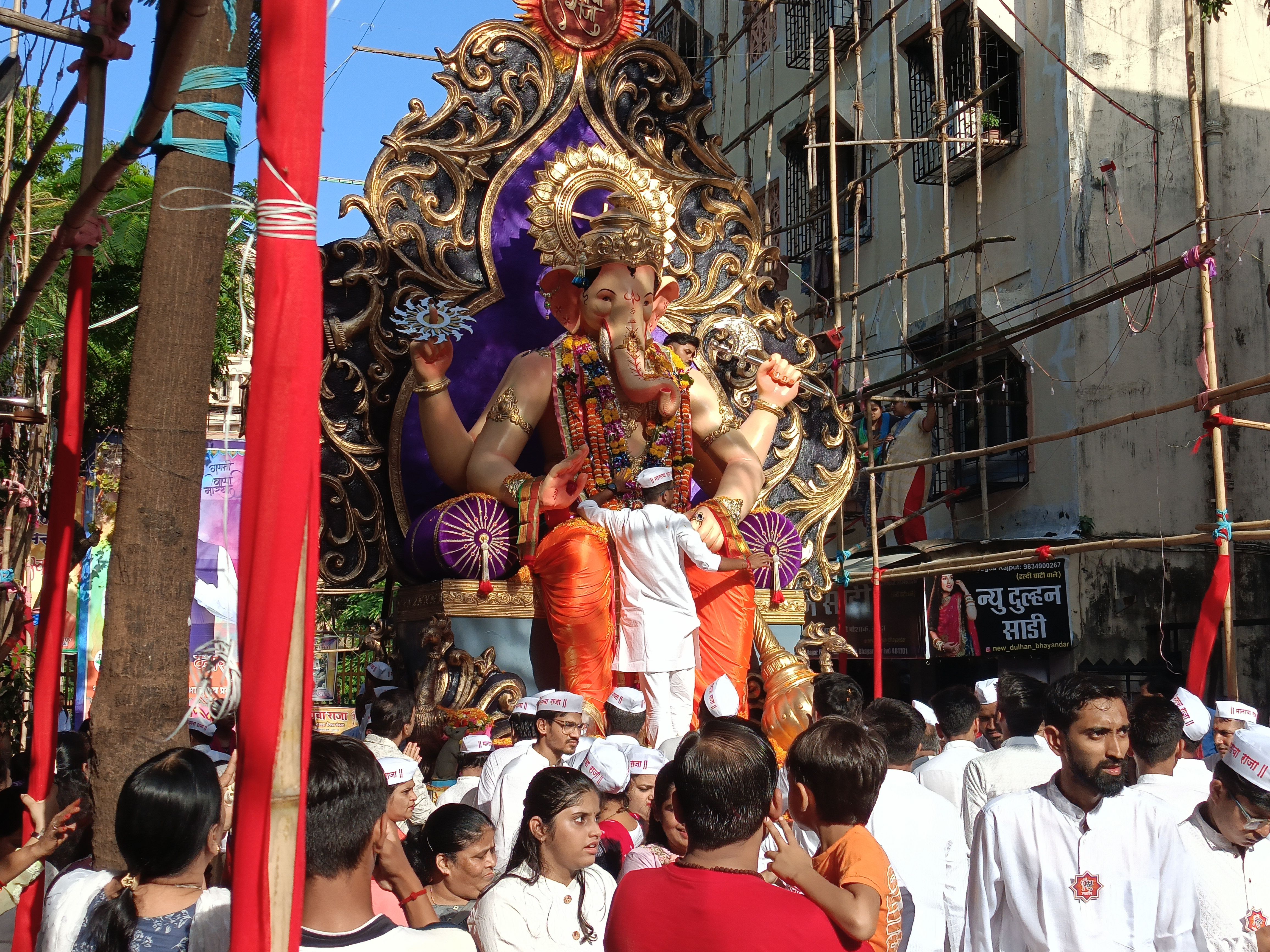 Vibrant Ganesh Chaturthi Procession in Mumbai · Free Stock Photo