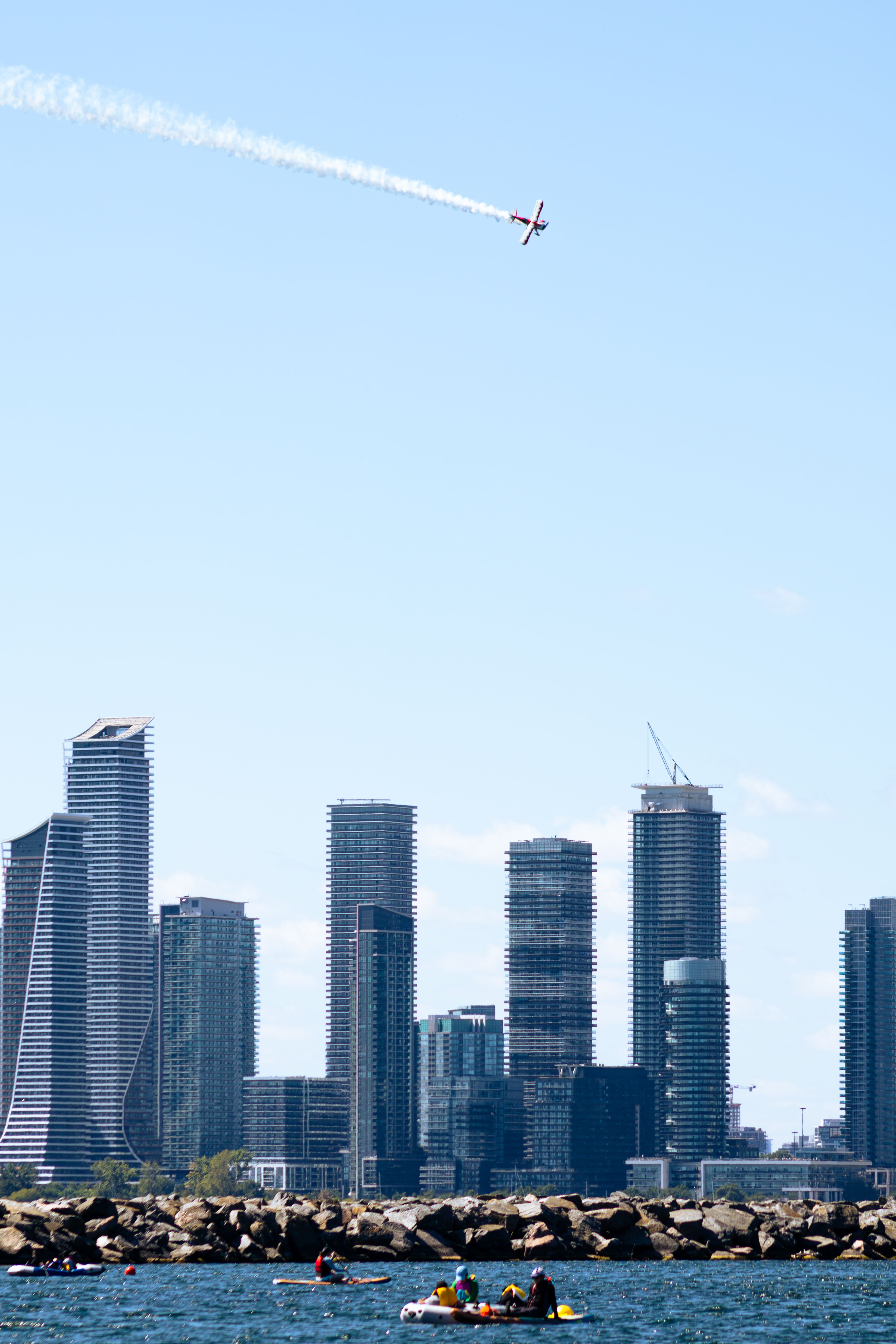 Air Show Over Toronto Skyline with Boats on Lake · Free Stock Photo