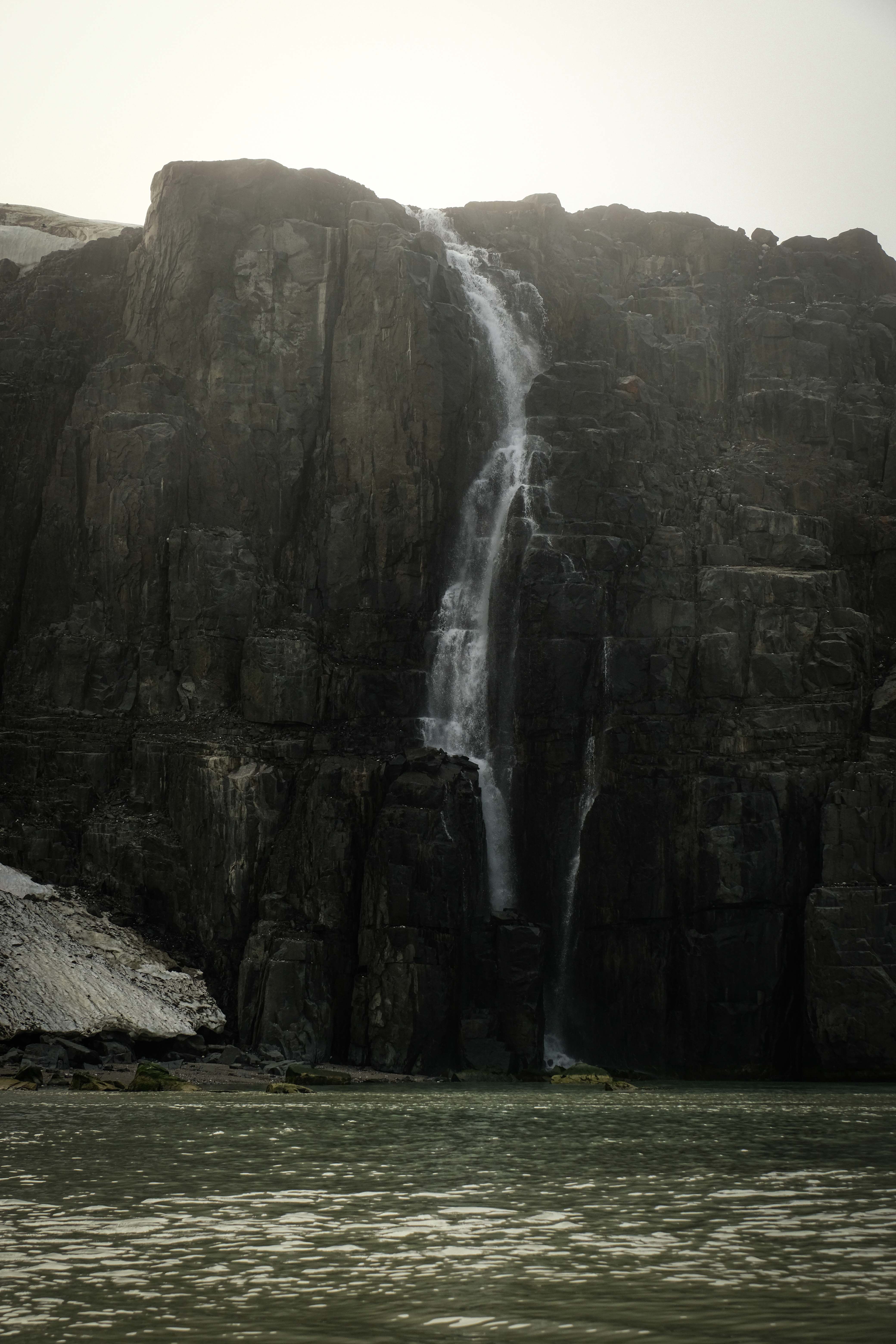 Dramatic Natural Waterfall on Rocky Cliff Face · Free Stock Photo