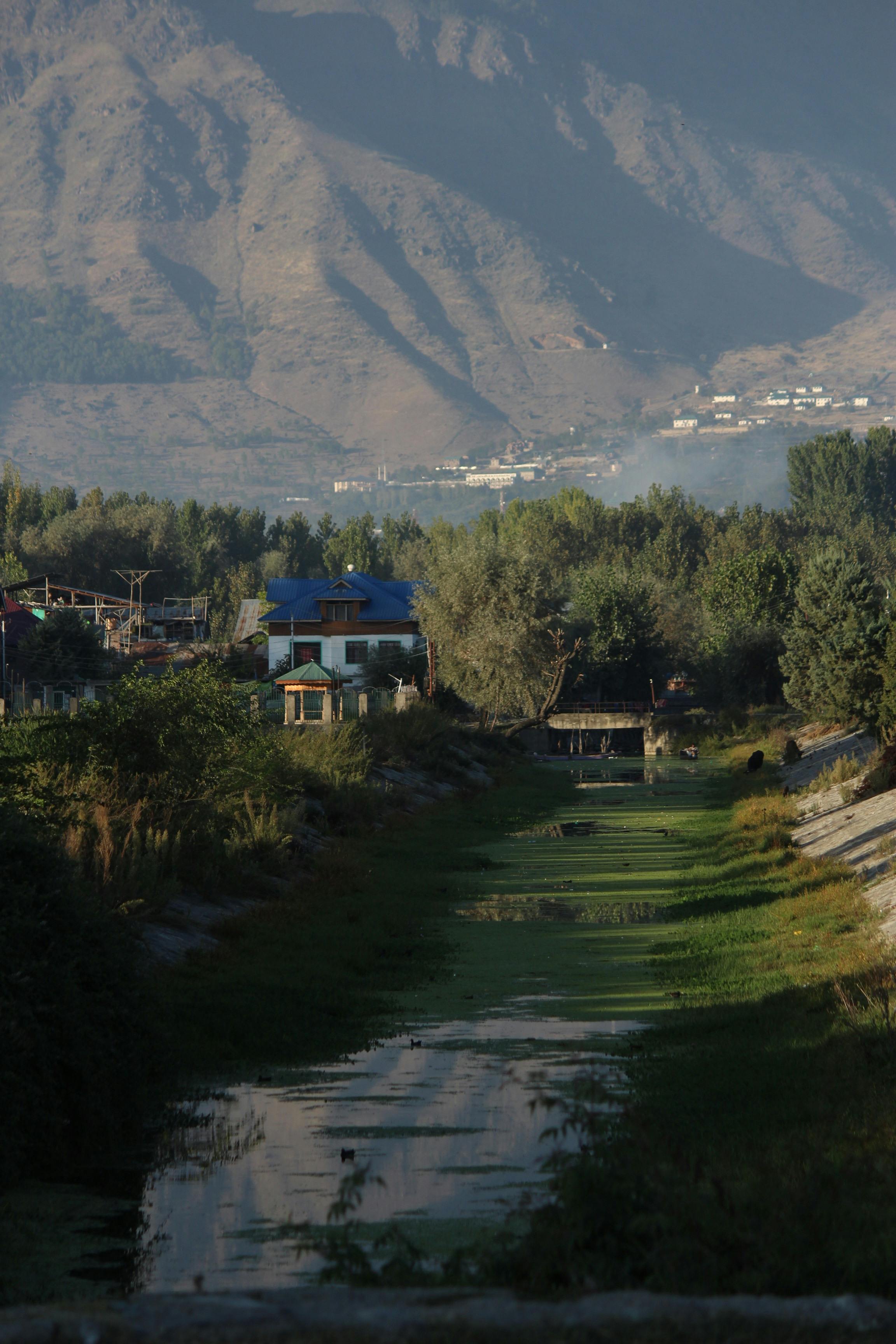 Picturesque Mountain Village with Stream · Free Stock Photo