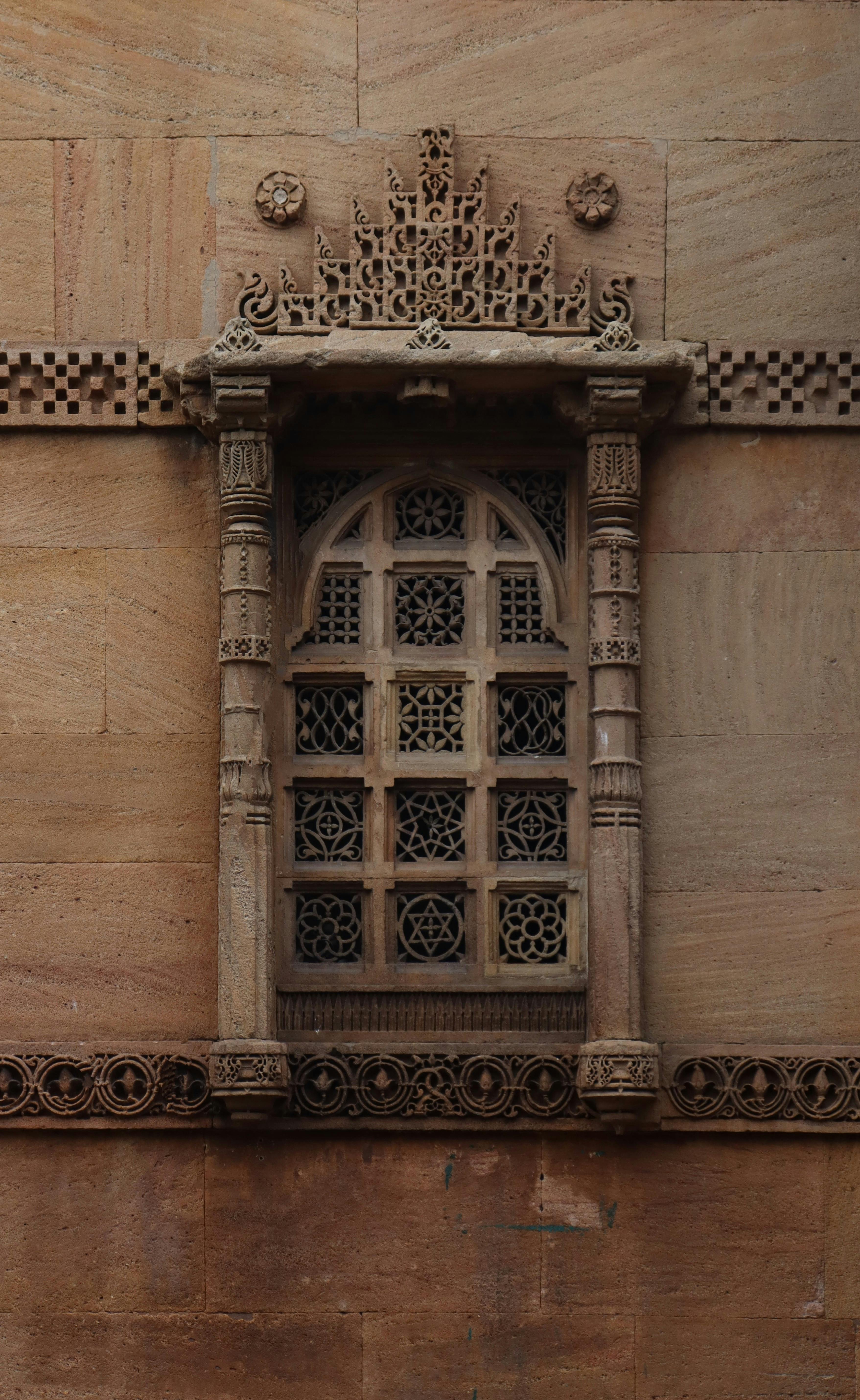 Intricate Historic Stone Window Design · Free Stock Photo